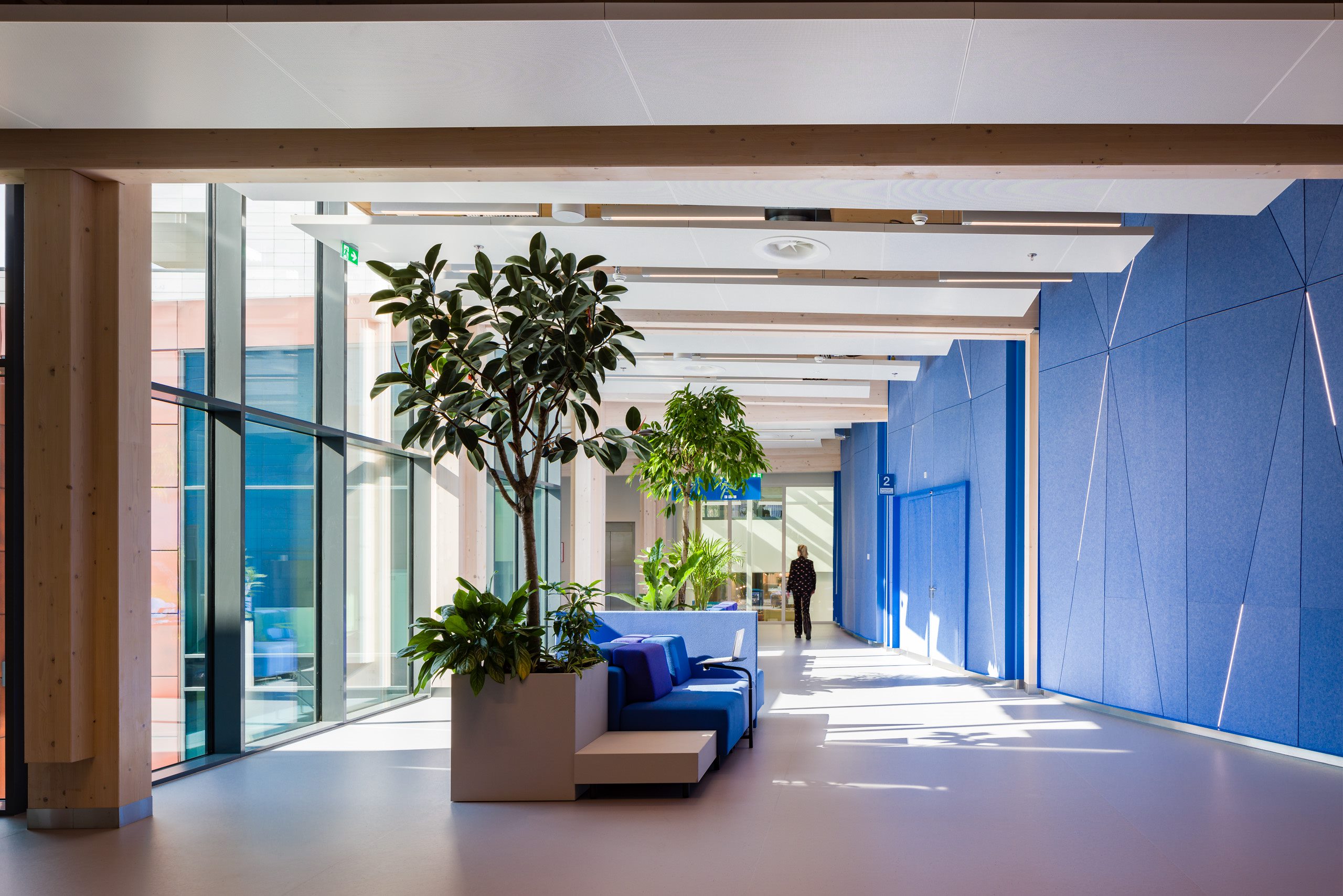 Auditorium als centrale ontmoetingsplek op de ASML-campus ...