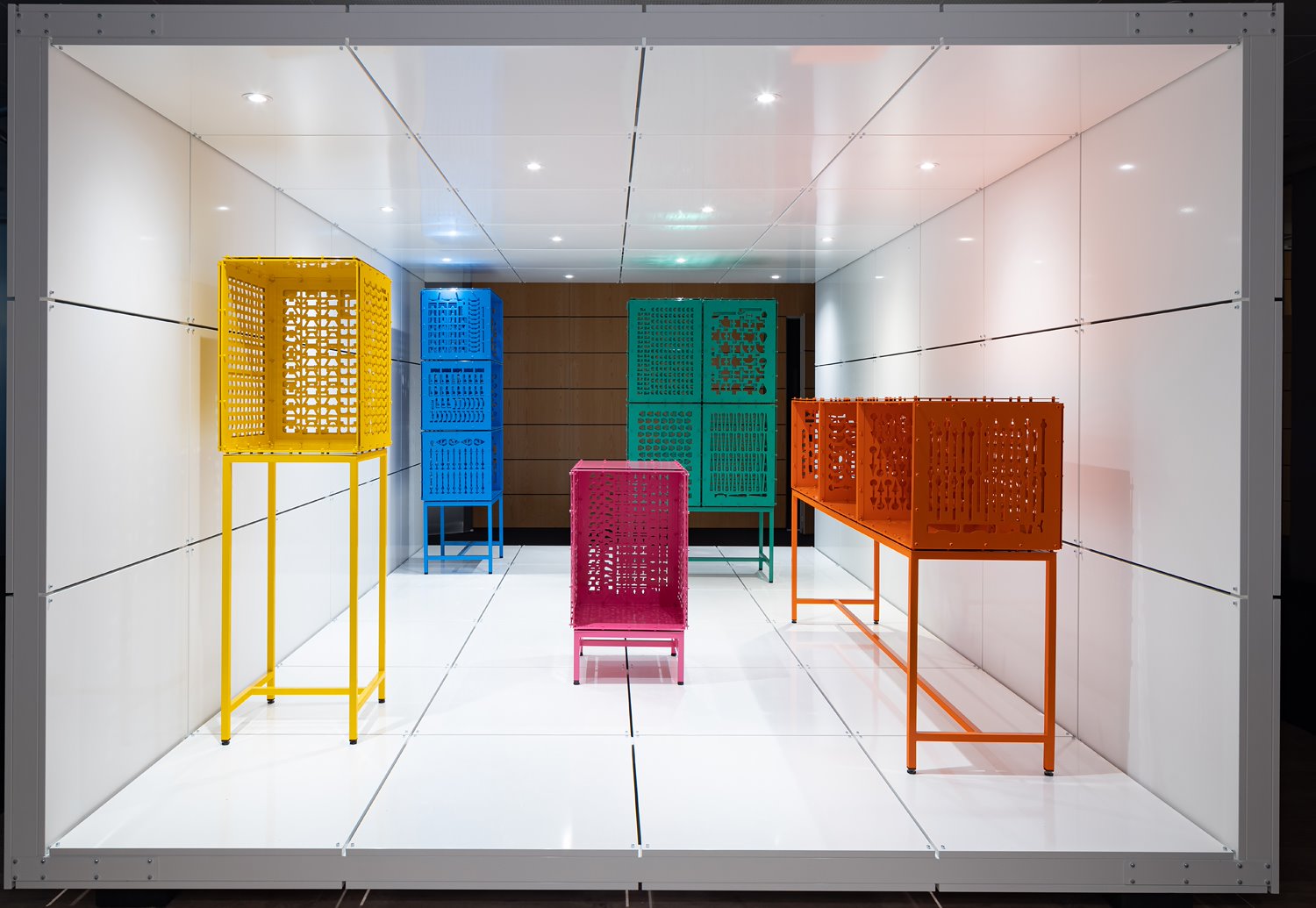 Modulaire kasten uit staalrestanten van de meubelindustrie ...