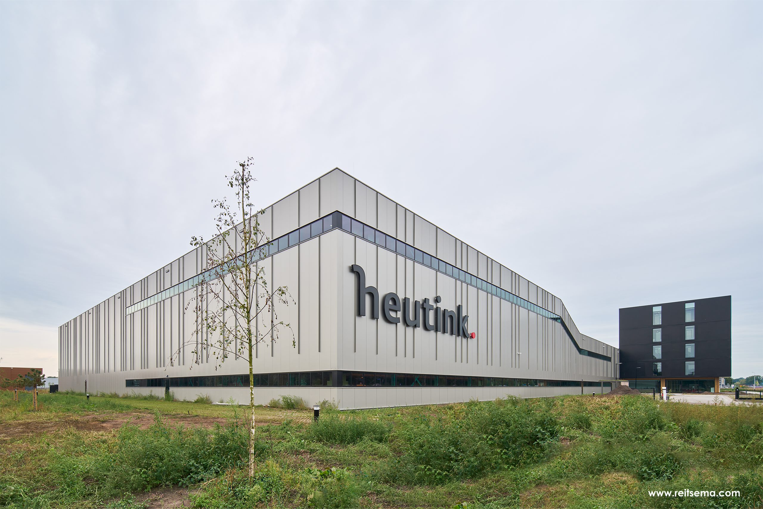 Heutink neemt nieuw hoofdkantoor met distributiecentrum in gebruik ...