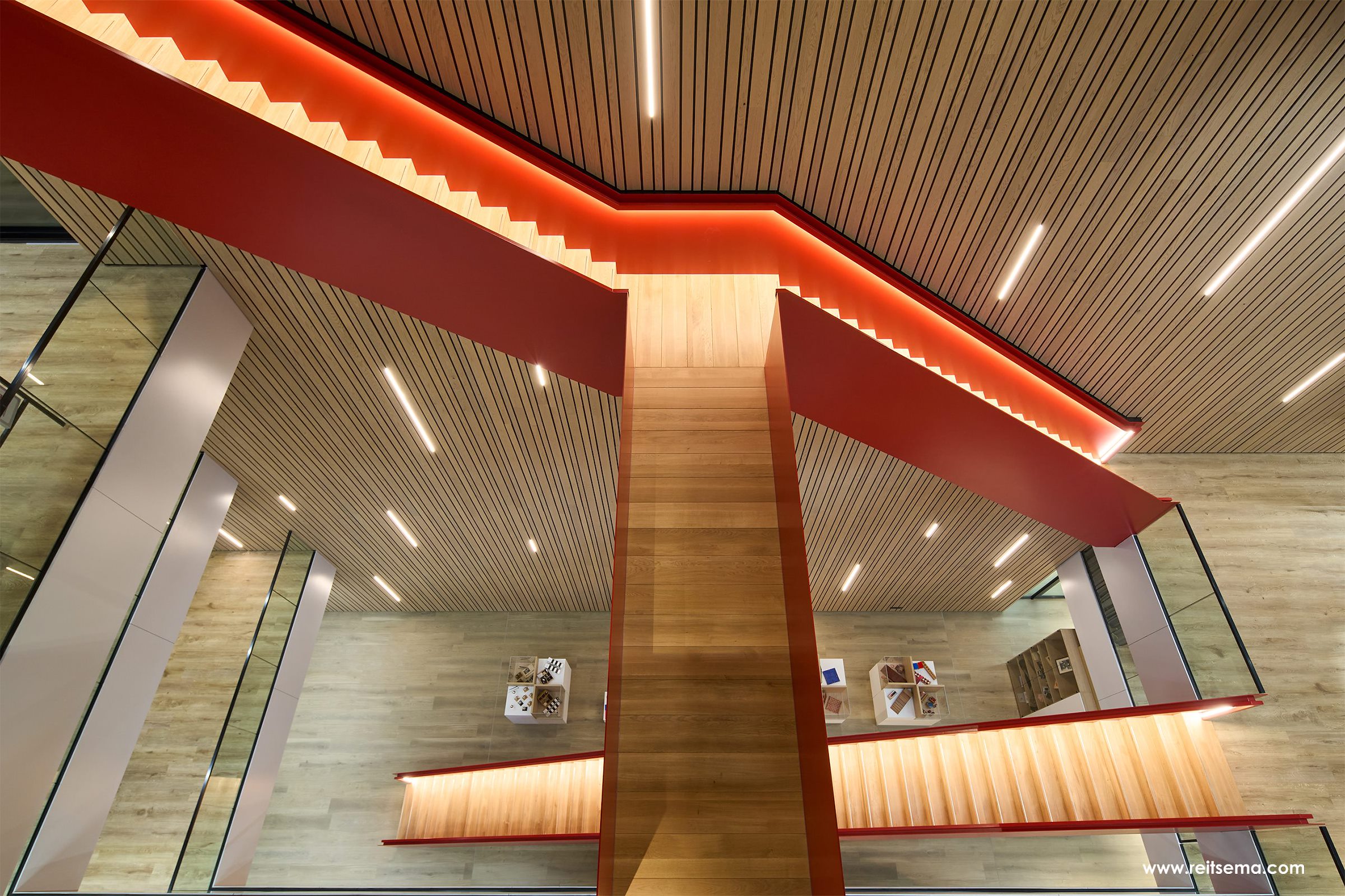 Heutink neemt nieuw hoofdkantoor met distributiecentrum in gebruik ...