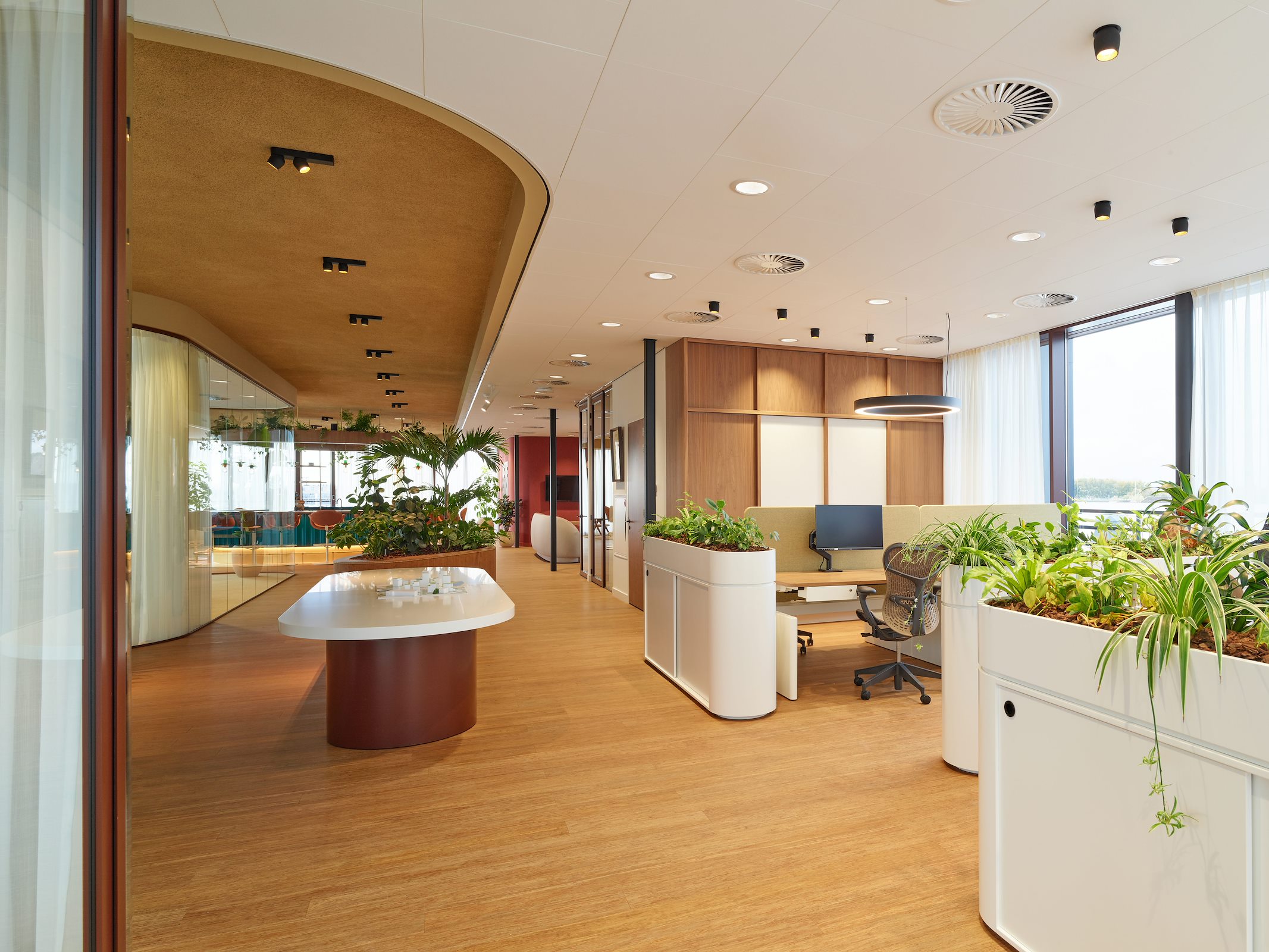 Complete transformatie voor kantoorpand van Emborion door sherylleysner ...