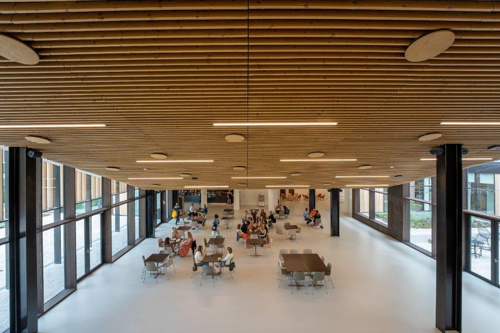 Hunter Douglas Architectural | Van ruw hout naar volledig ...