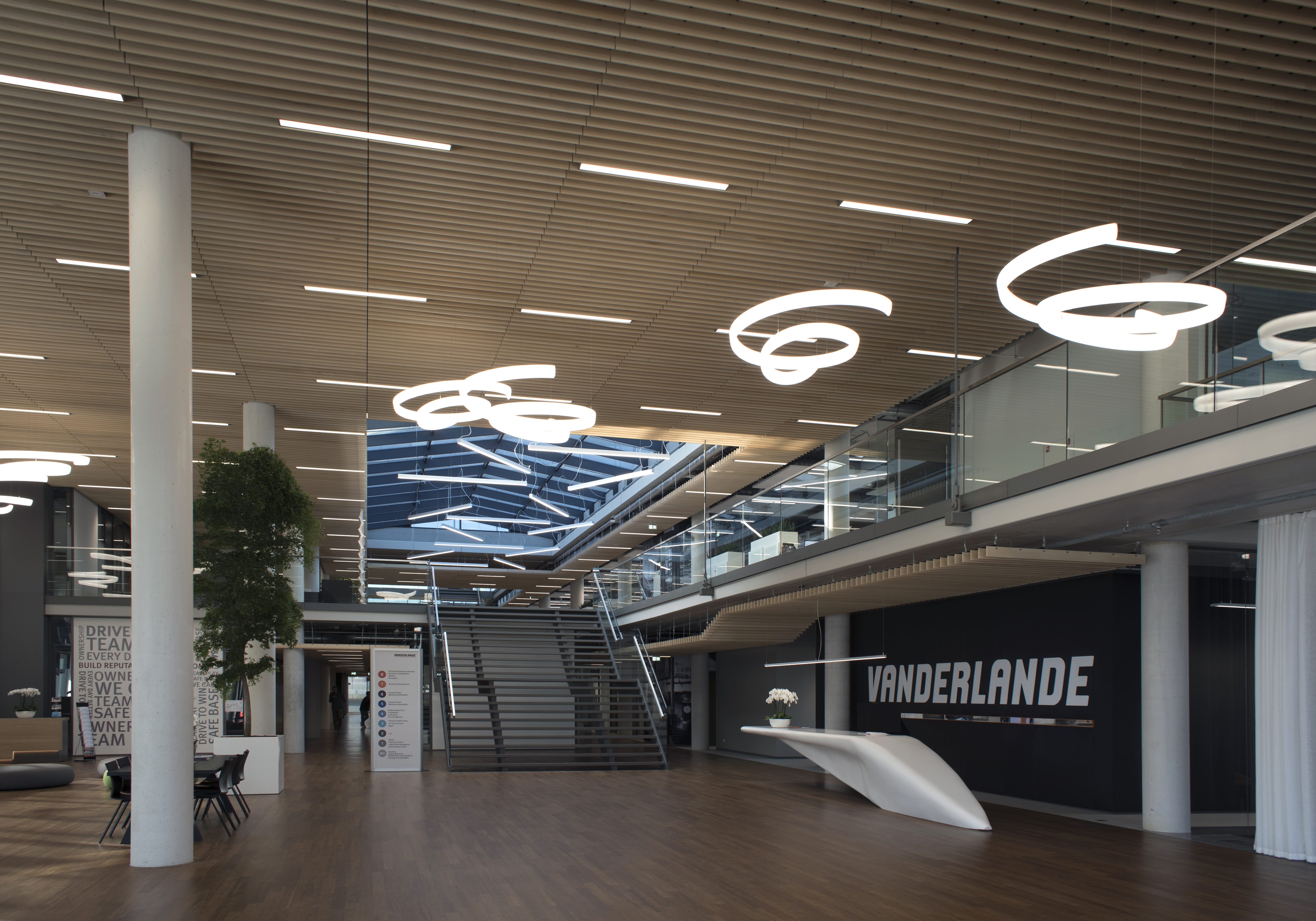 Hunter Douglas Architectural | Van ruw hout naar volledig ...
