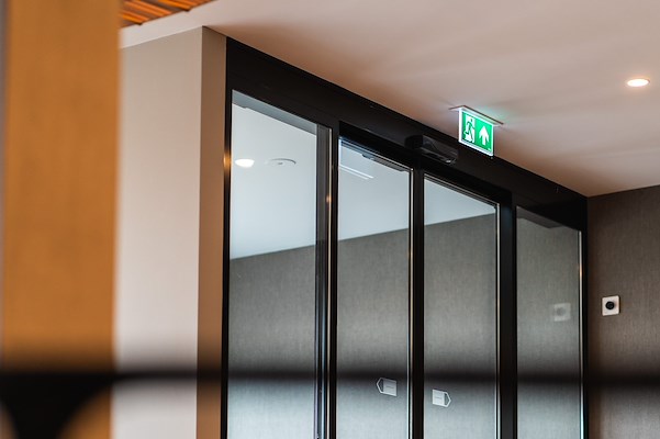 Hertek B.V. | Noodverlichting in luxe hotel De Blanke Top****s - architectenweb.nl