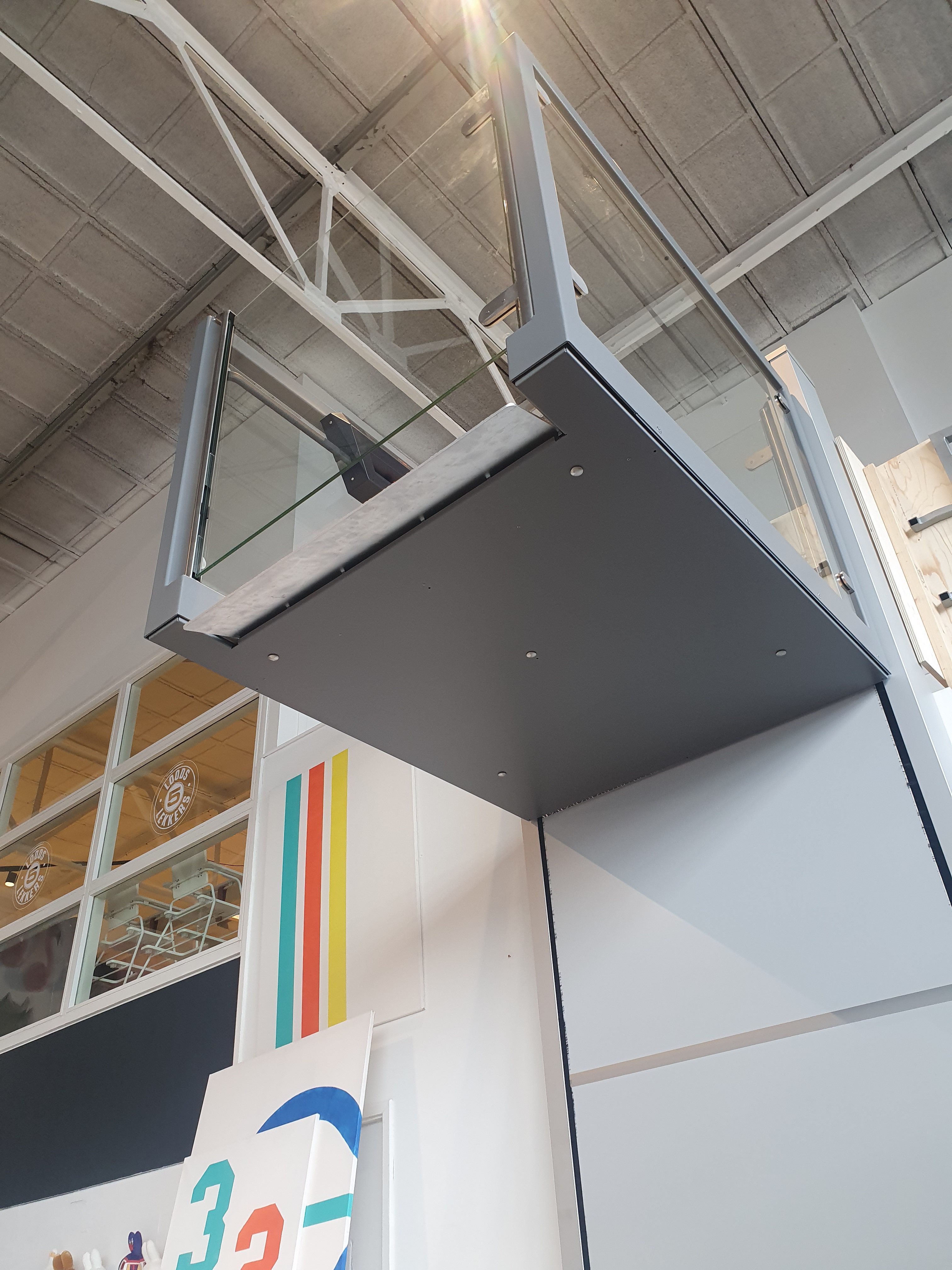 Triwa Liften | Platformlift restaurant Loods 5 Zaandam - architectenweb.nl