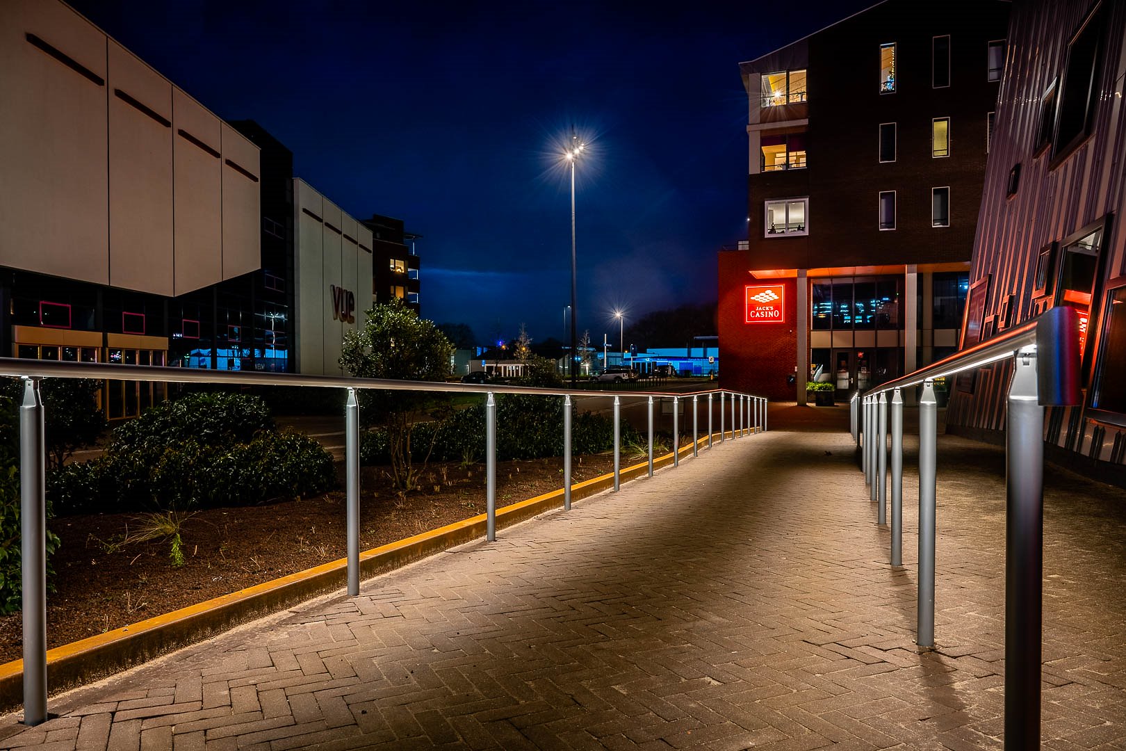 ILLUNOX® | LED railing systems | Balustrade of hekwerk met LED ...