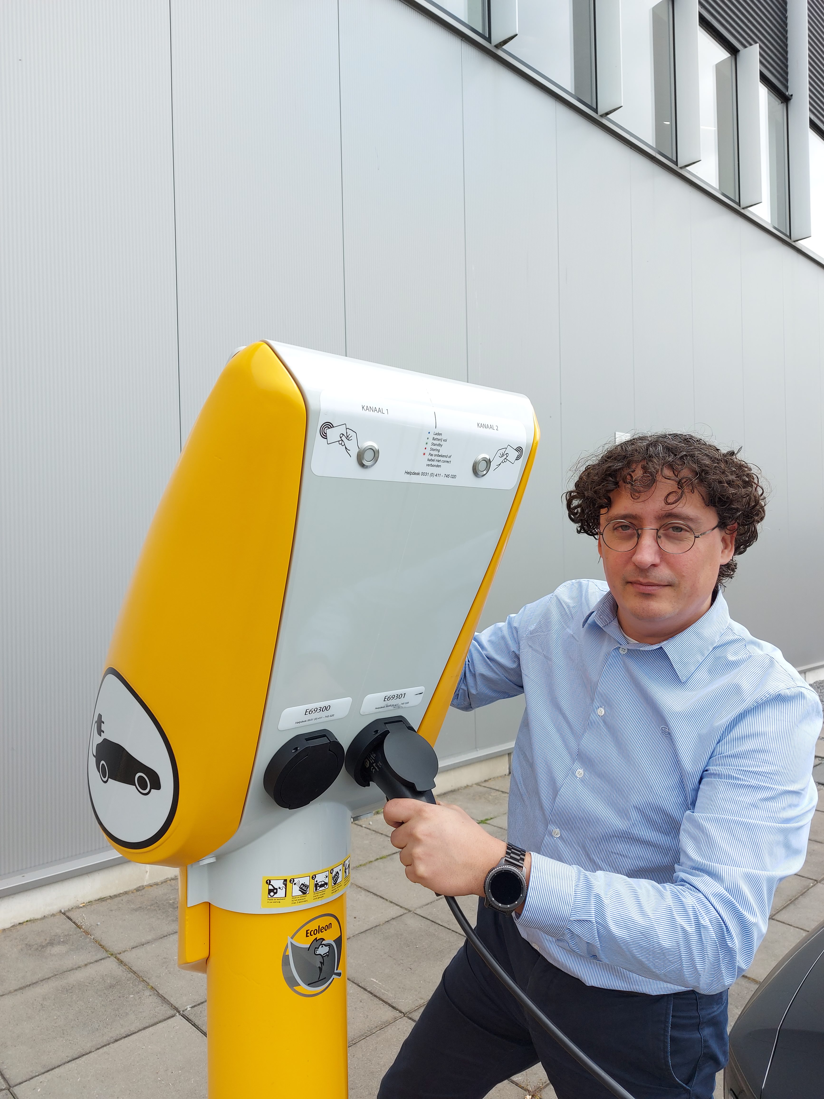 Kawneer maakt van praatpaal een laadpaal - architectenweb.nl