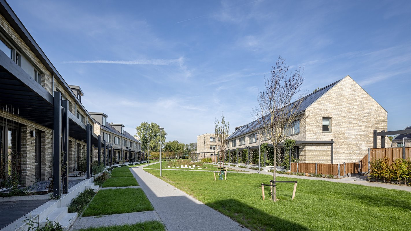 Parkbuurt Hoogvliet in Rotterdam slaat brug tussen woningen en park ...