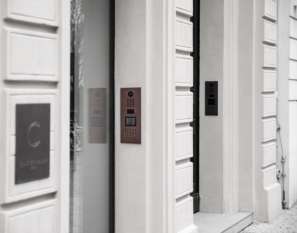 DoorBird | DoorBird D21DKV en D21DKH IP video-intercoms - architectenweb.nl