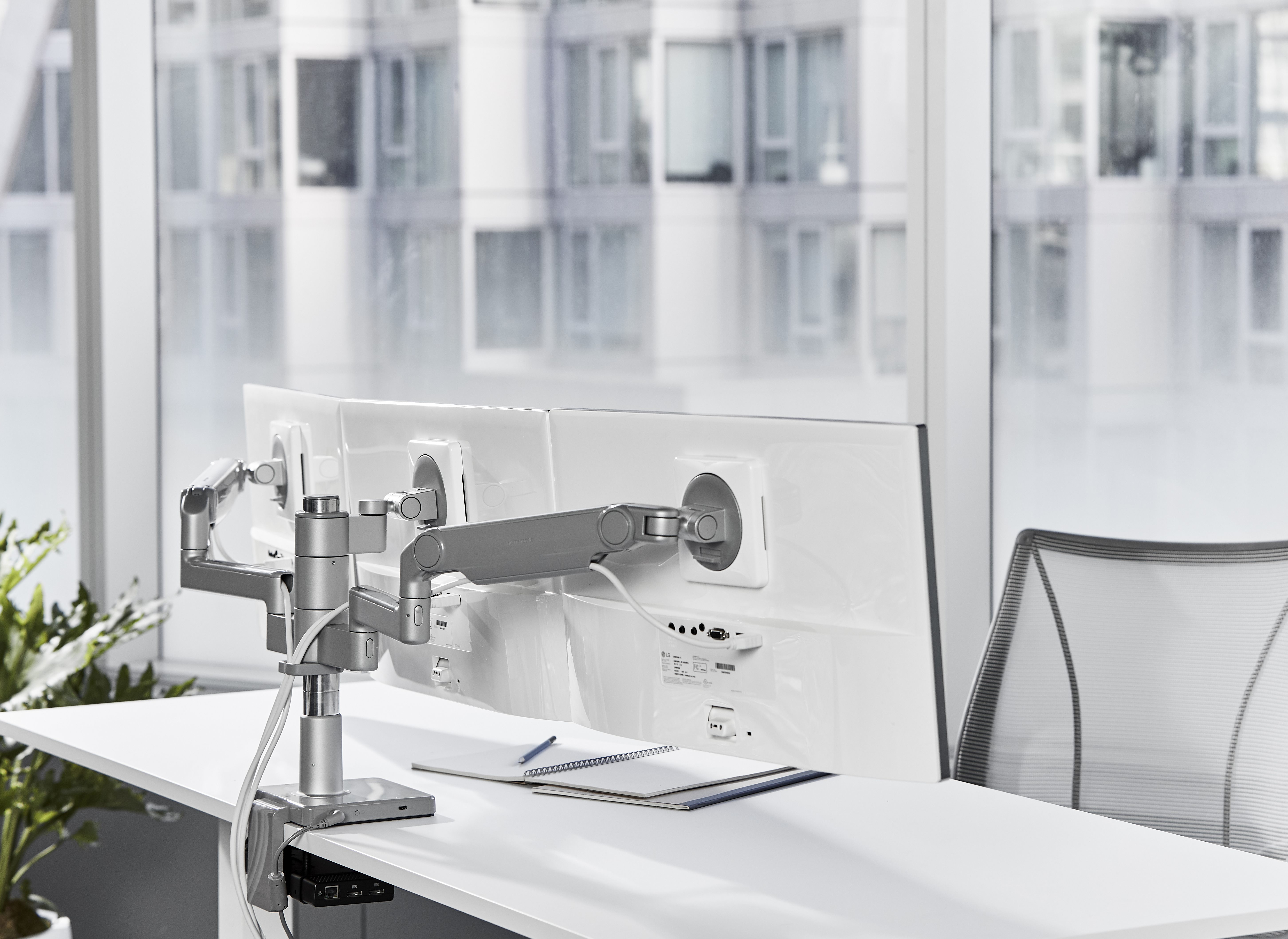 Humanscale | M/FLEX monitorarm systeem - architectenweb.nl