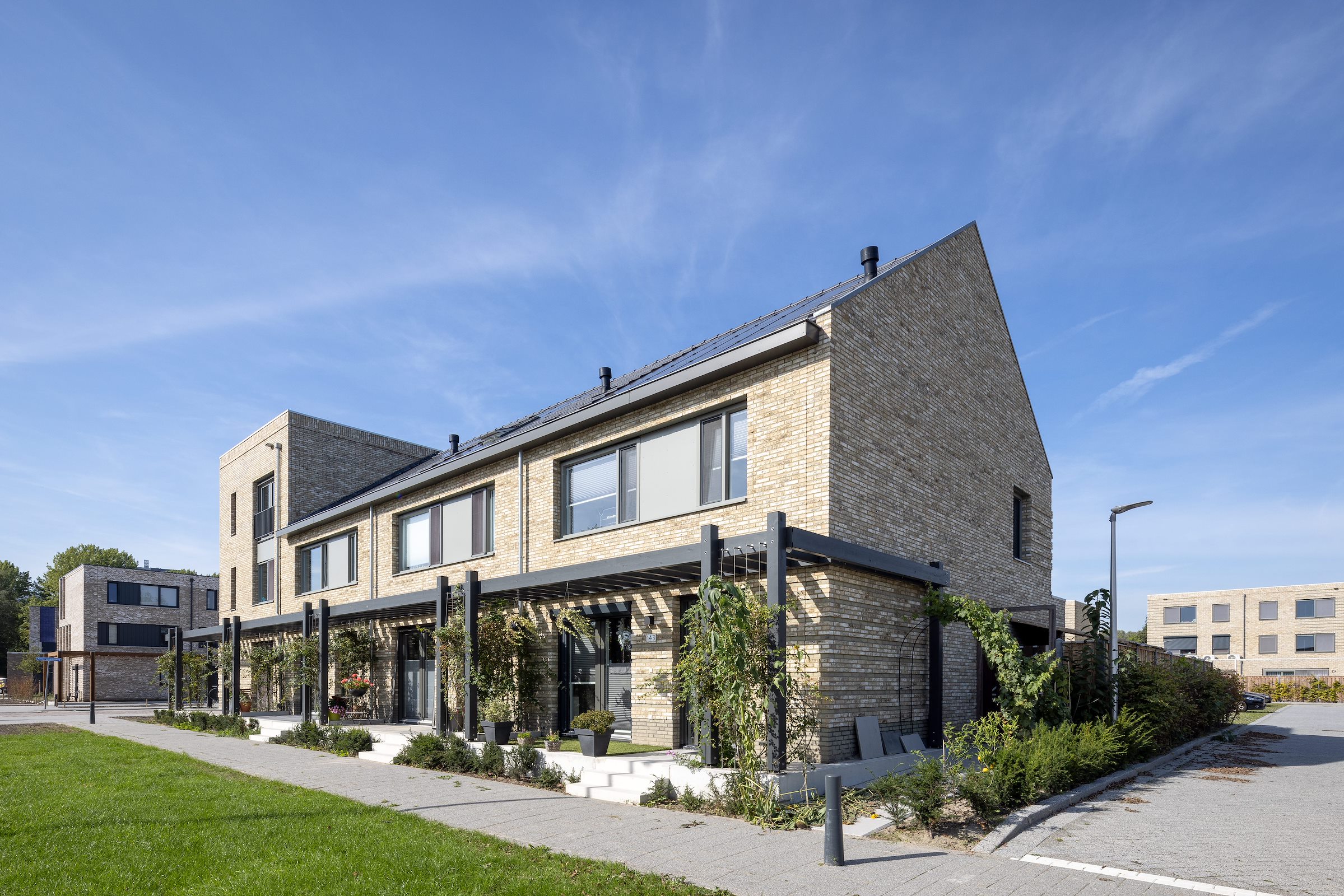 Parkbuurt Hoogvliet in Rotterdam slaat brug tussen woningen en park ...