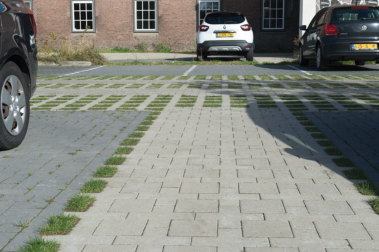 Struyk Verwo Infra | Square & Square Cross groenbestrating - architectenweb.nl