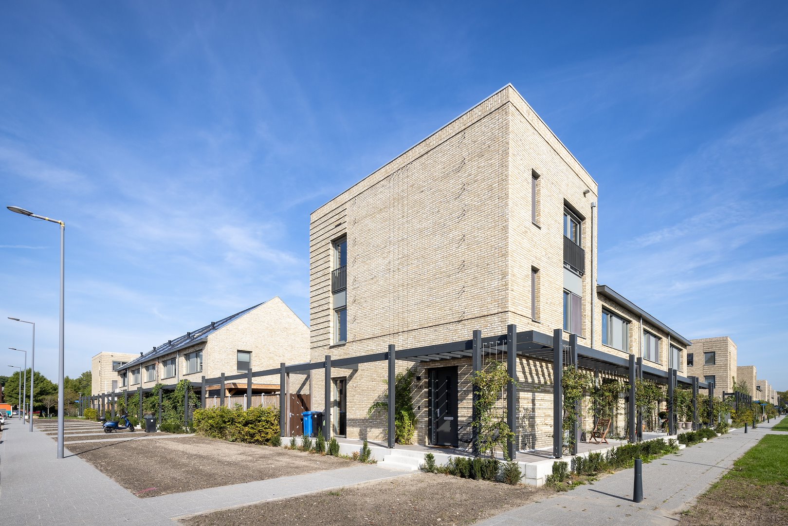 Parkbuurt Hoogvliet in Rotterdam slaat brug tussen woningen en park ...