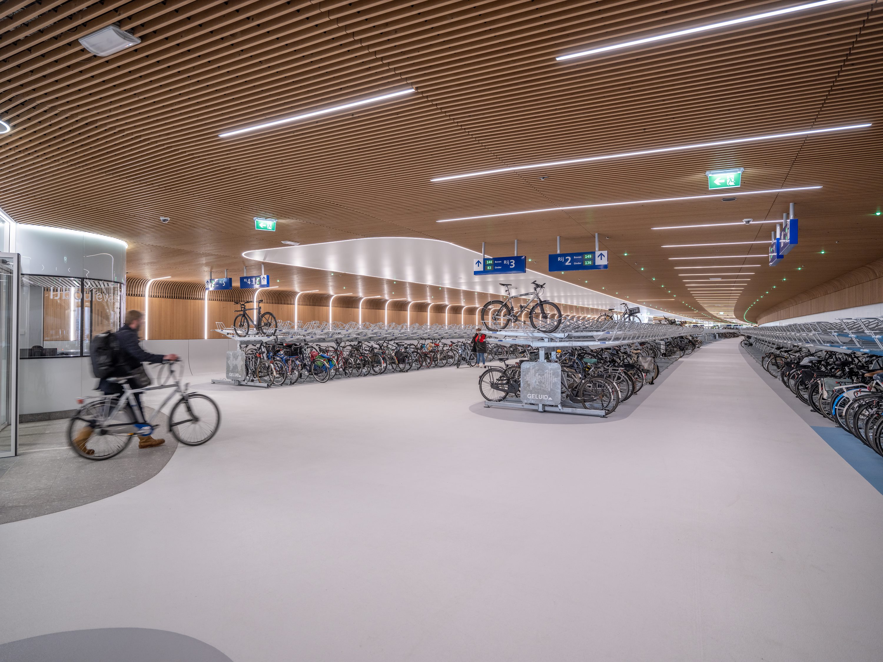 VenhoevenCS architecture+urbanism | Fietsenstalling IJboulevard ...