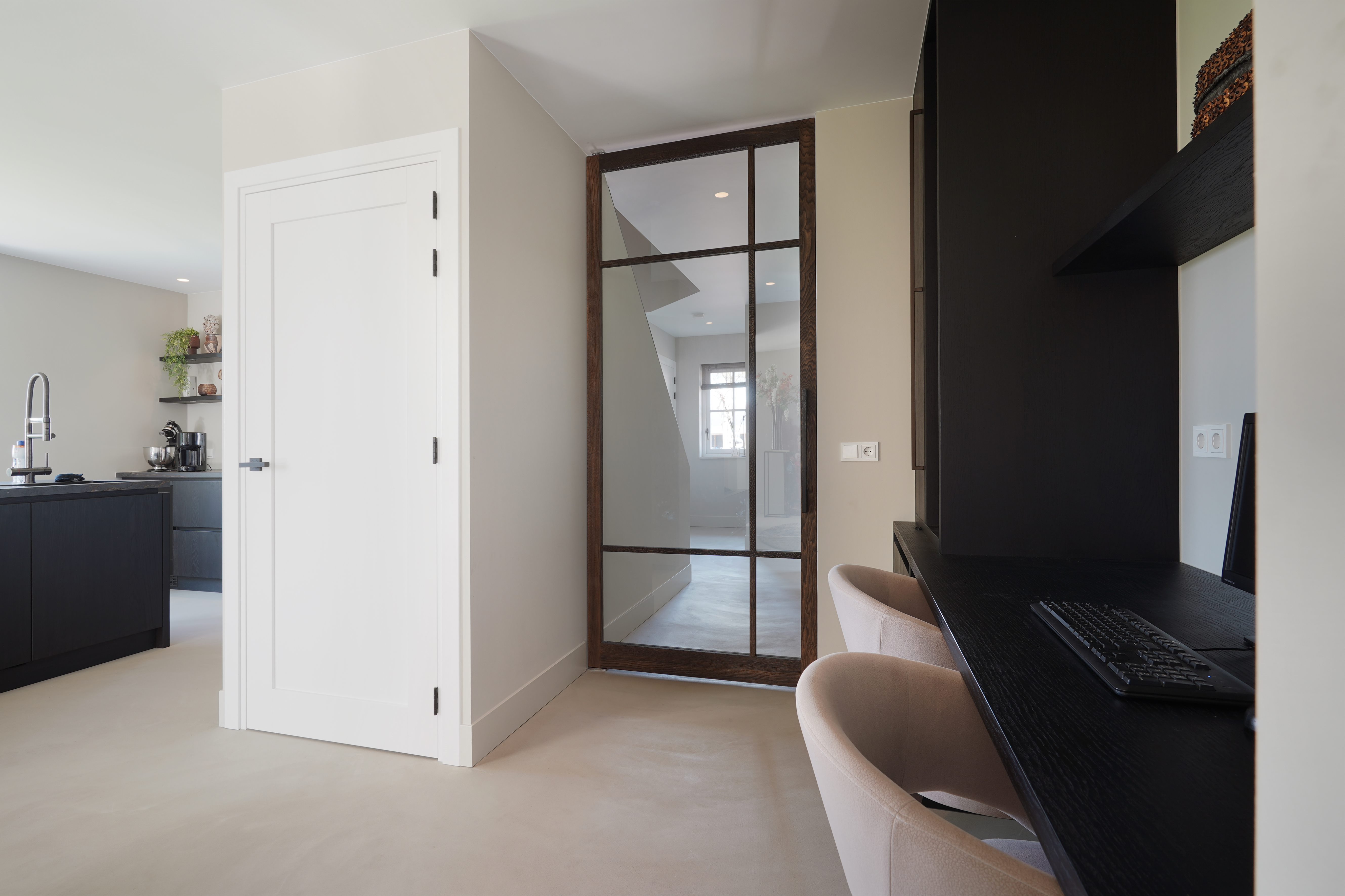 Indu Doors® | Eiken taatsdeuren gecombineerd met strak interieur ...