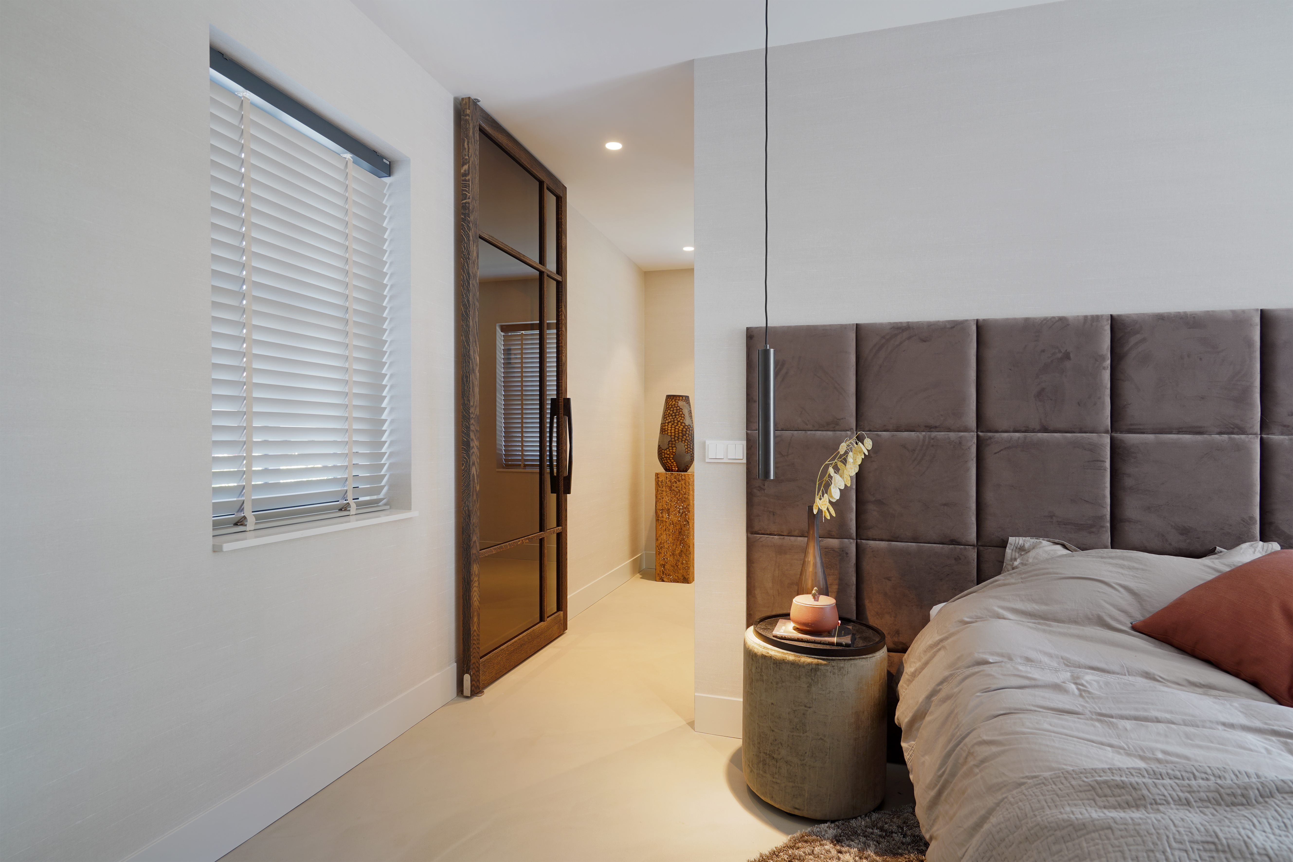 Indu Doors® | Eiken taatsdeuren gecombineerd met strak interieur ...