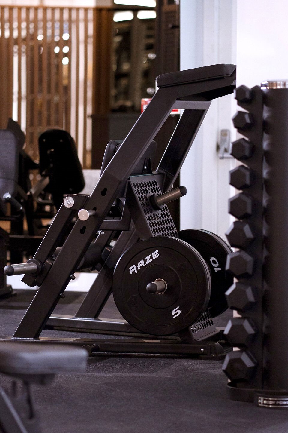 SofSurfaces | Matt Roberts Evolution – Boutique Gym - architectenweb.nl