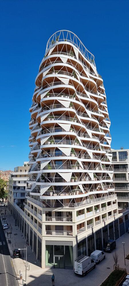 Serge Ferrari | Frontside View 381 brengt schaduw - architectenweb.nl