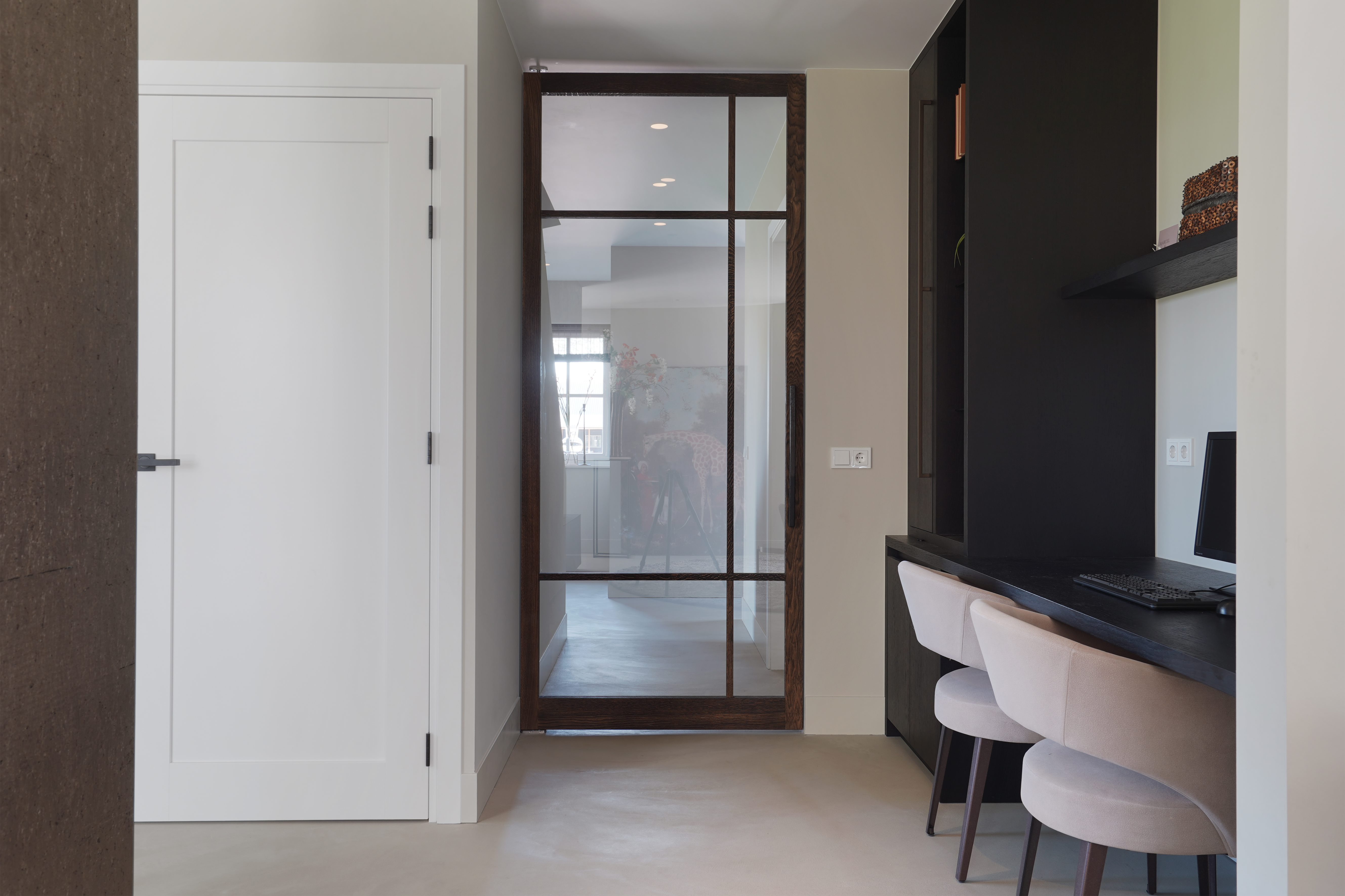 Indu Doors® | Eiken taatsdeuren gecombineerd met strak interieur ...