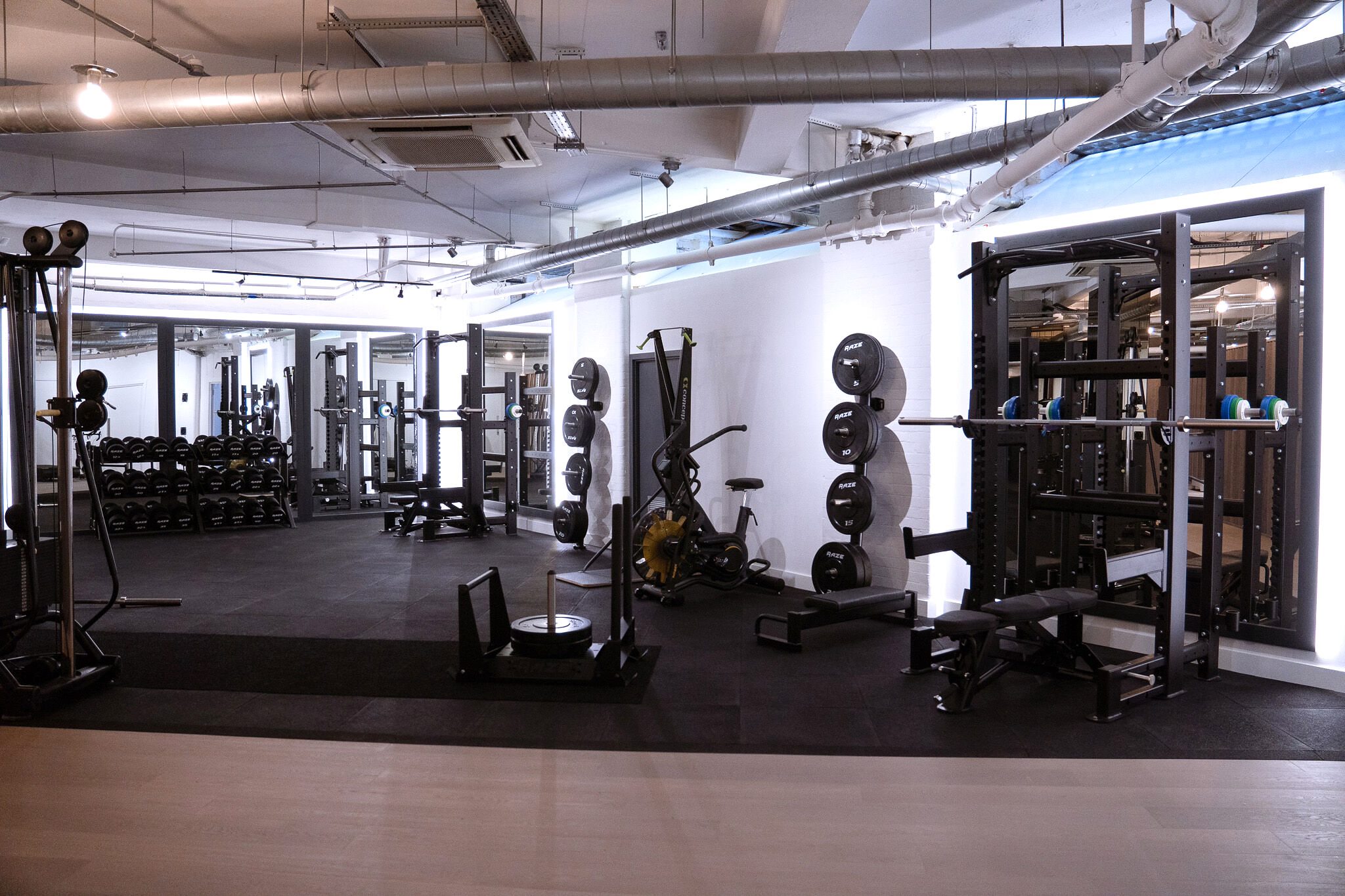 SofSurfaces | Matt Roberts Evolution – Boutique Gym - architectenweb.nl