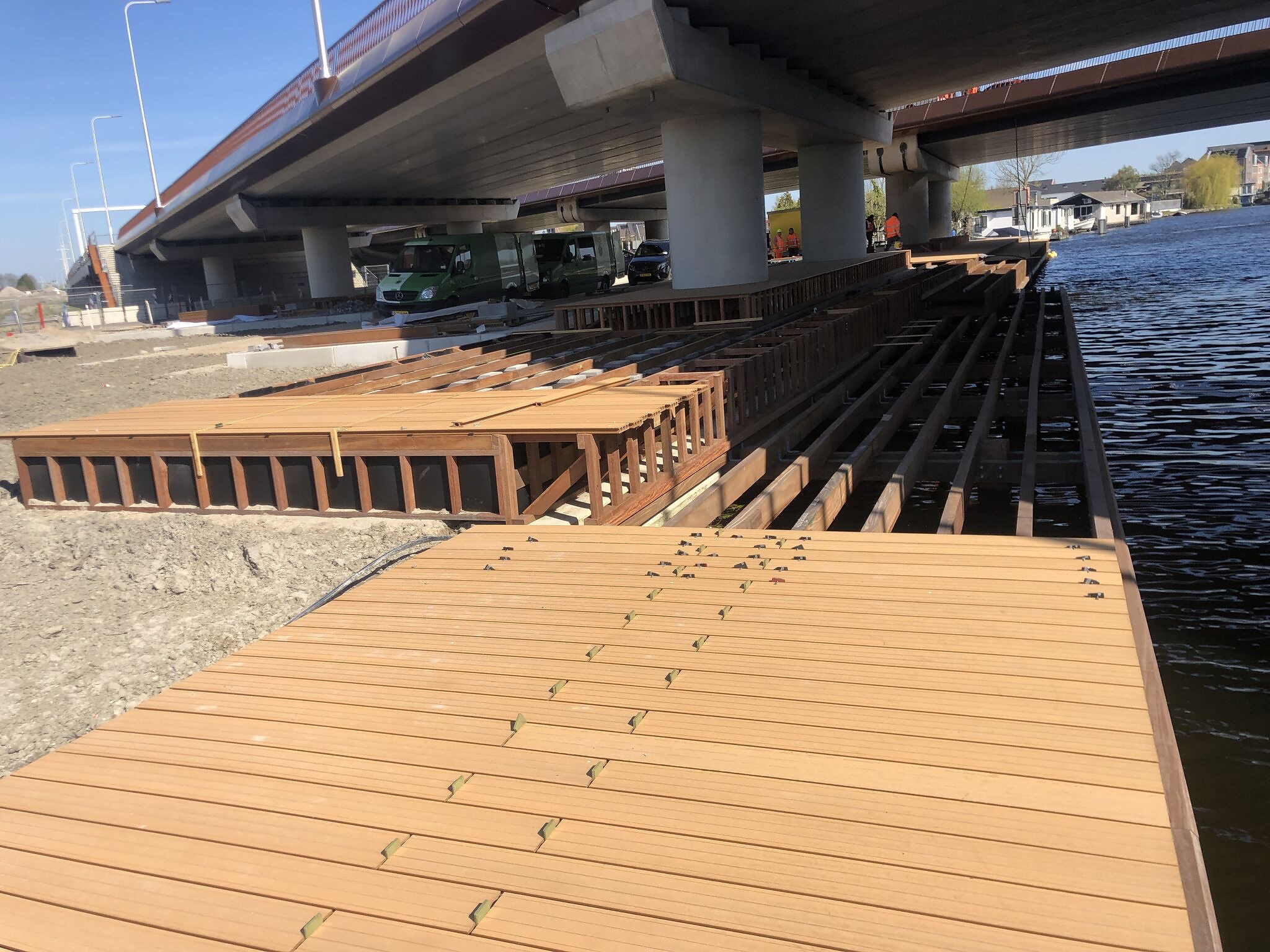 Fiberplast Group | Wereld onder de brug - Rijnlandroute - architectenweb.nl