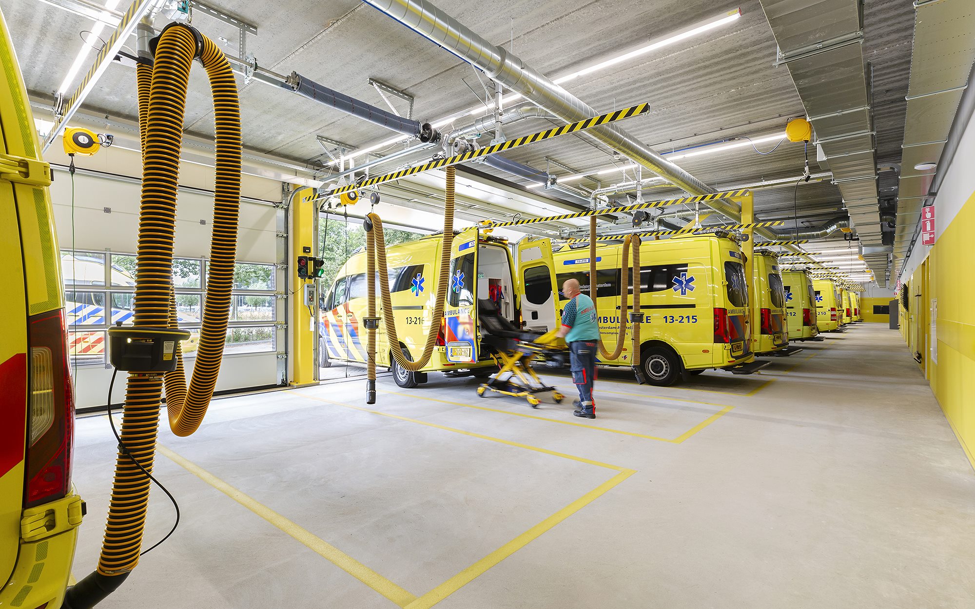 Nieuwe ambulancepost voor Amsterdam UMC in gebruik genomen - architectenweb.nl