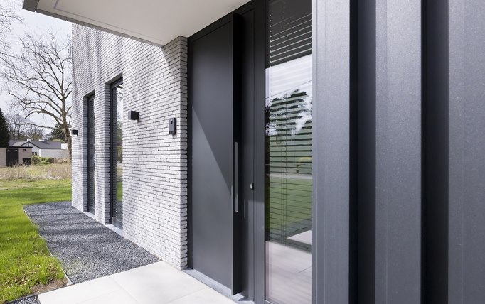 Aliplast Aluminium Systems | Aluminium voordeur - architectenweb.nl