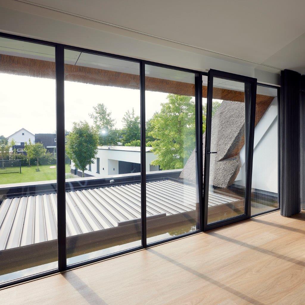 Aliplast Aluminium Systems | Villa met steellook ramen - architectenweb.nl