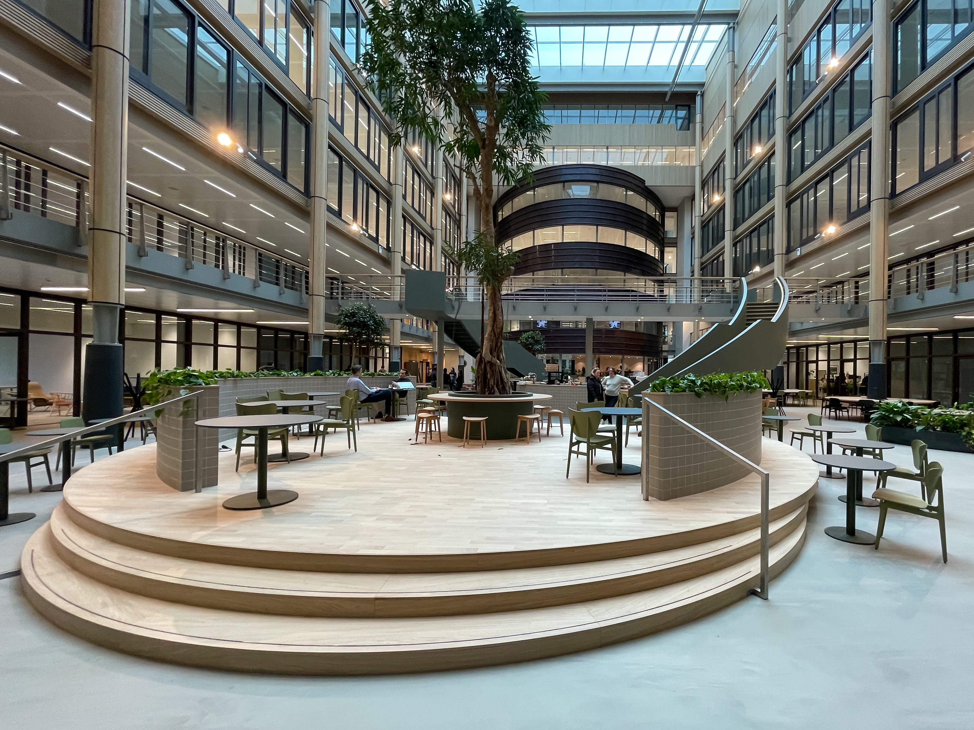 Van kantoor naar concertgebouw - architectenweb.nl