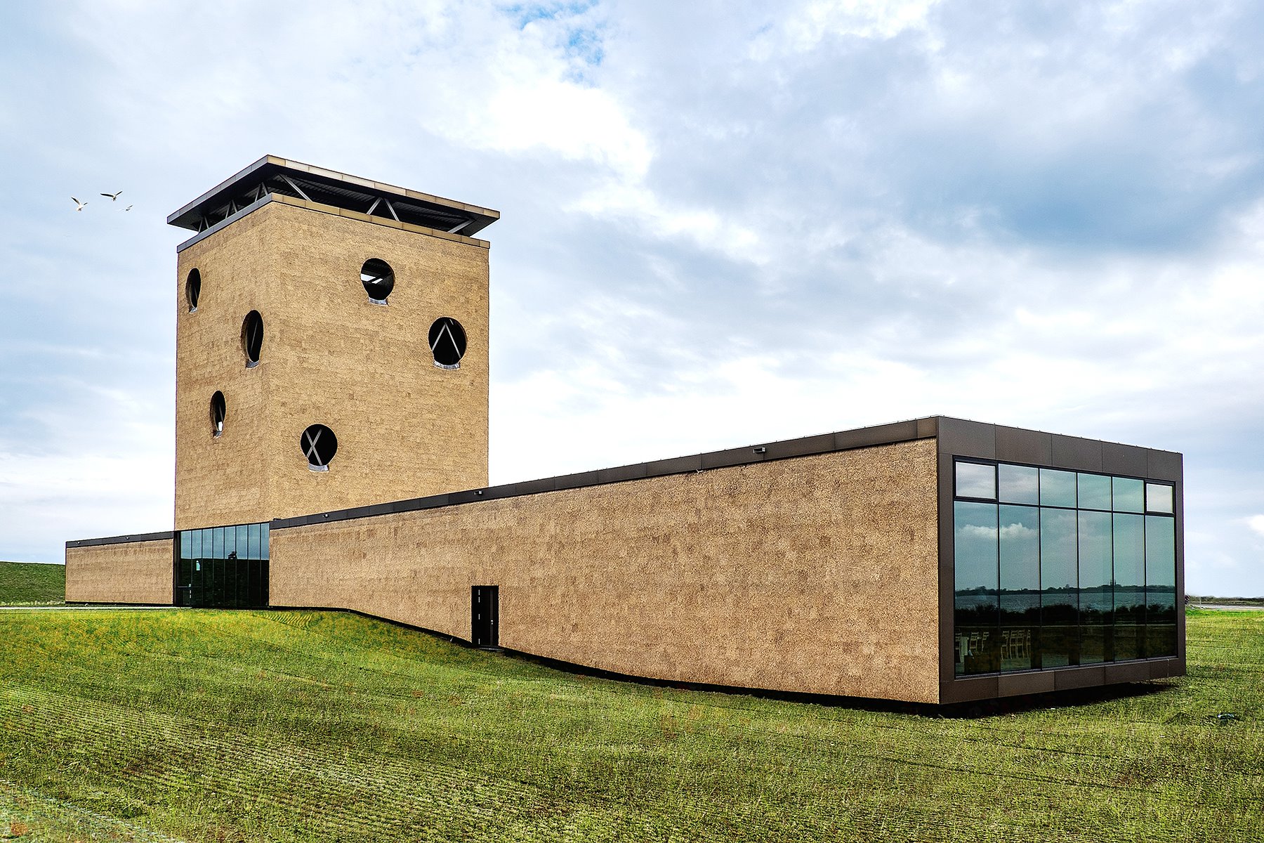 Informatiecentrum en uitkijktoren Grevelingen verkocht - architectenweb.nl