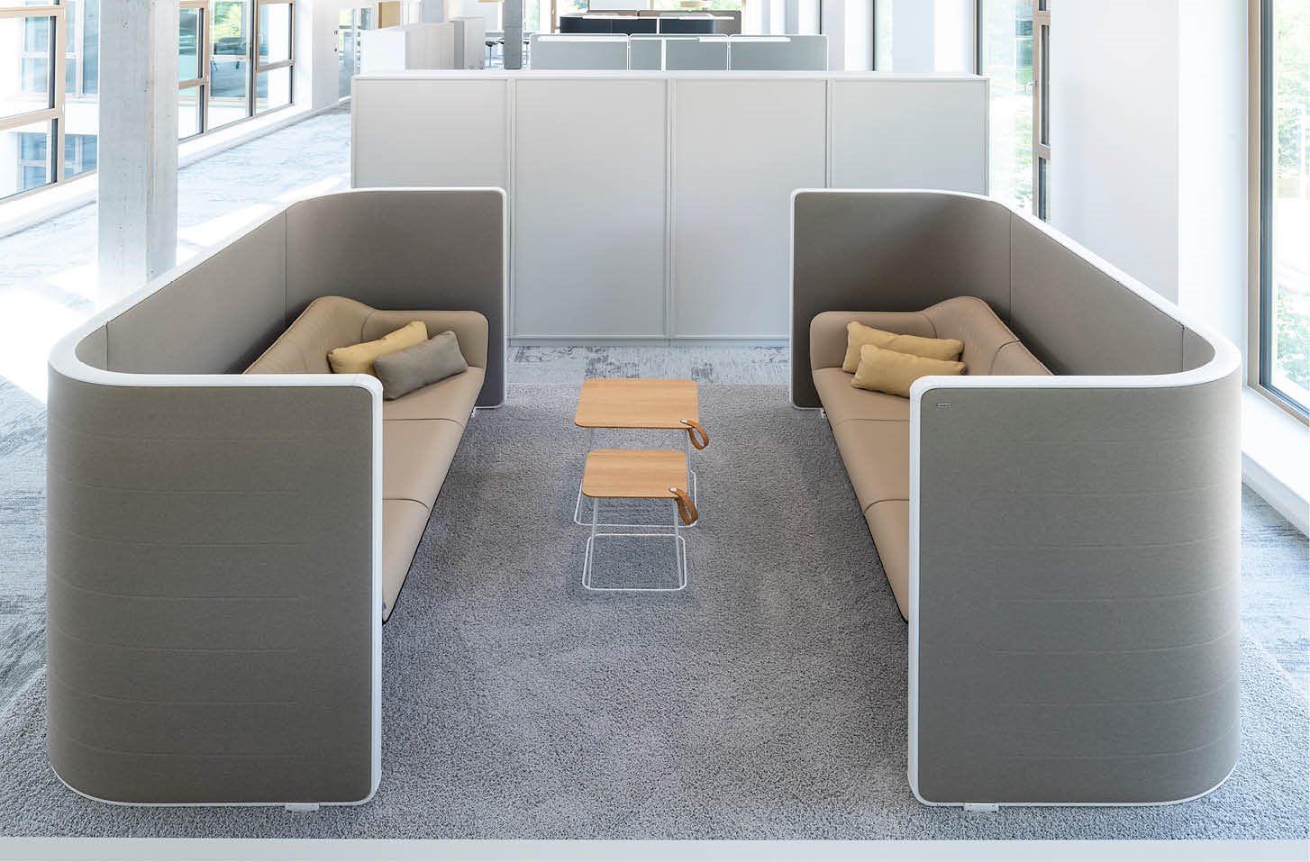 Interstuhl | Licht, luchtig en ruim werken in Volksbank - architectenweb.nl
