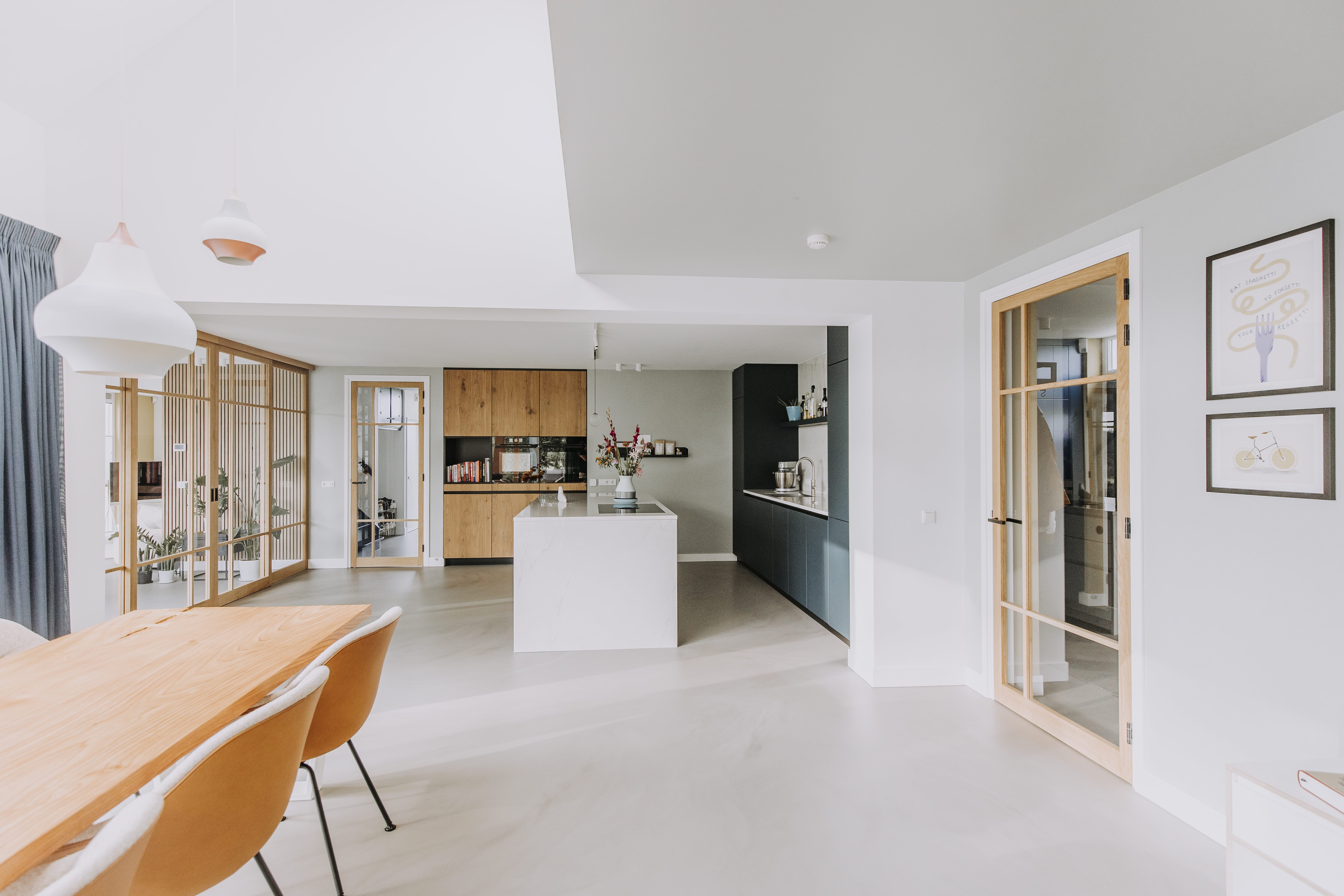 Indu Doors® | Transparante eikenhouten binnenwand met schuifdeuren ...