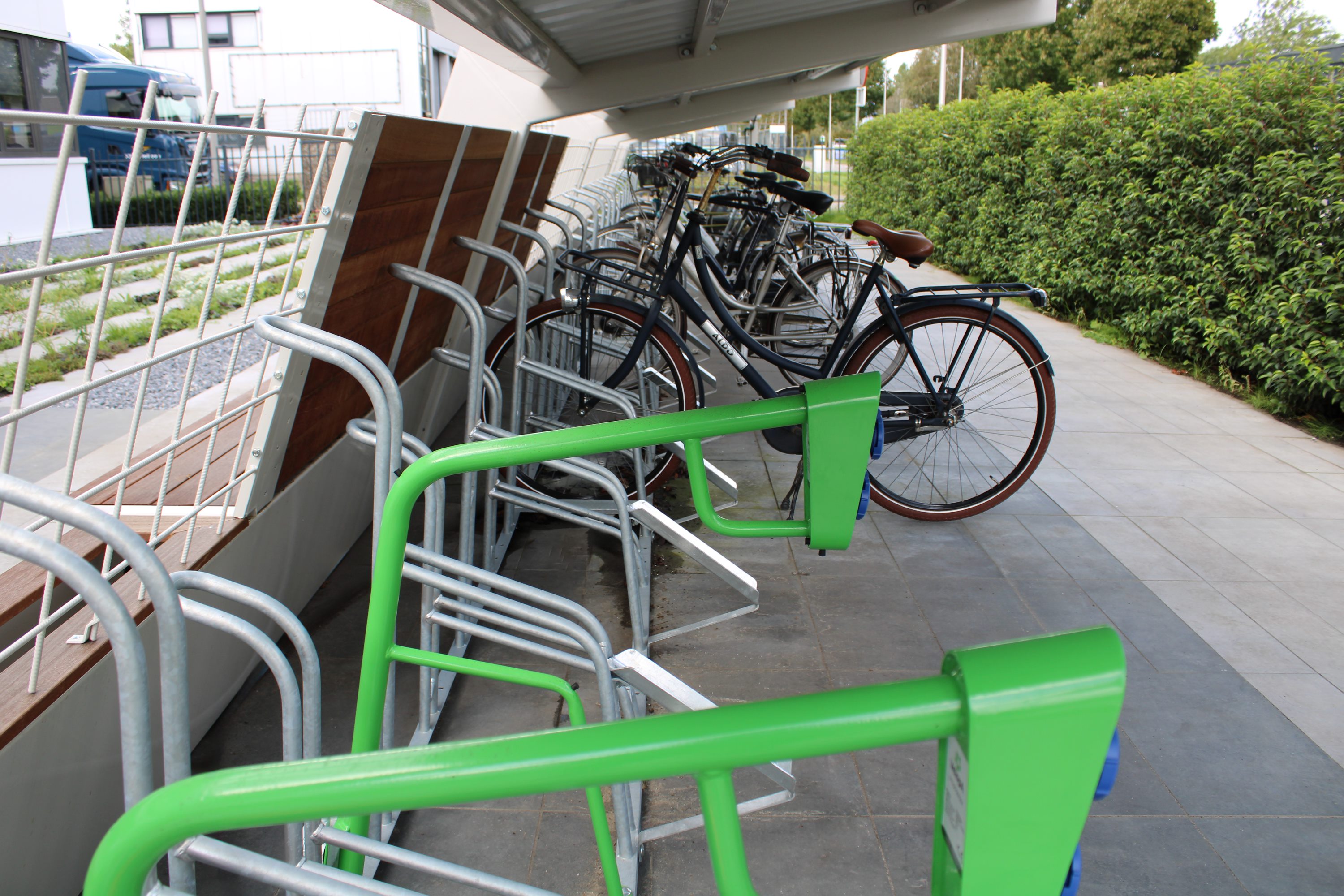 VelopA | Maatwerk fietsenstalling met groene uitstraling ...