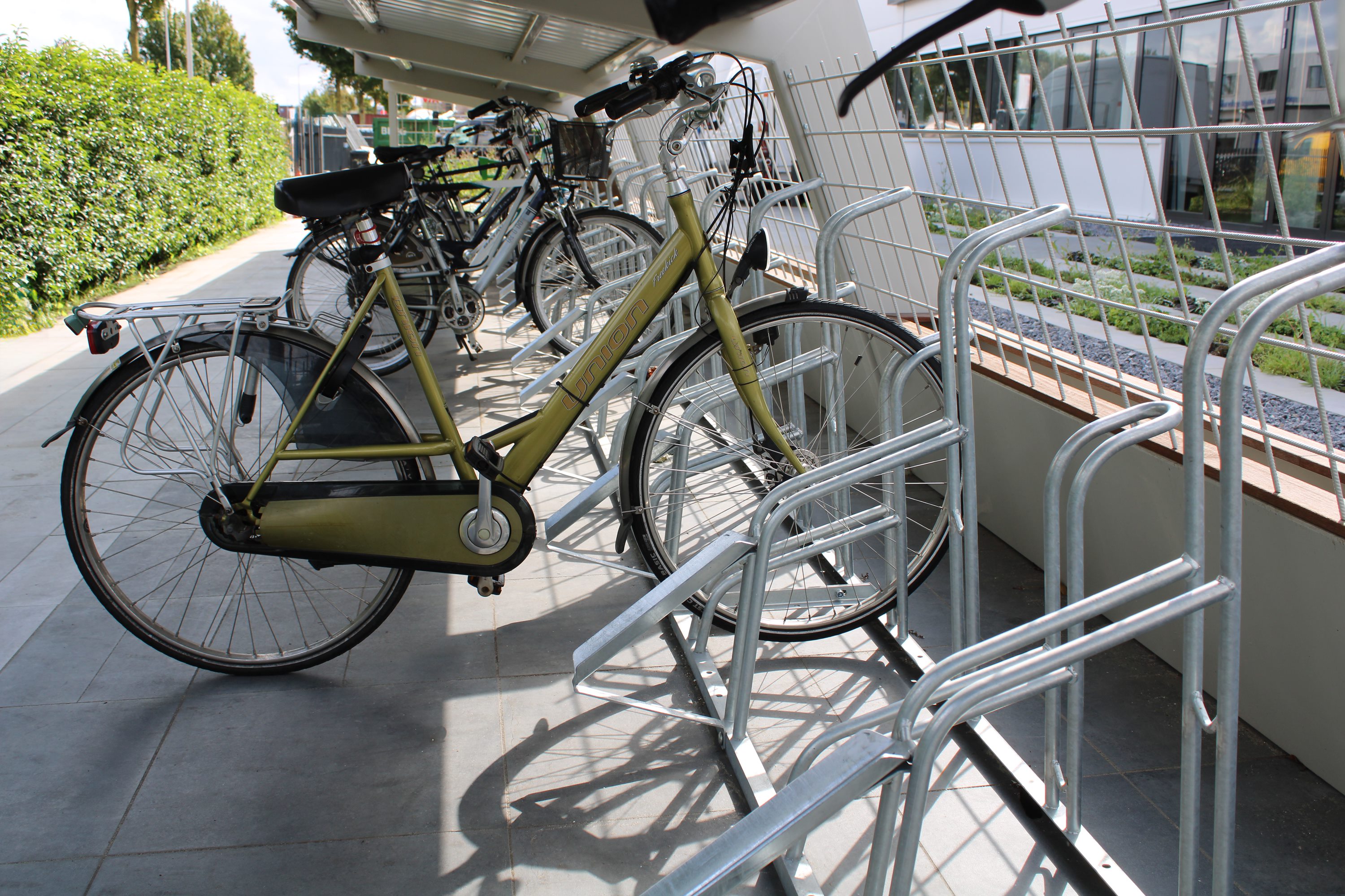VelopA | Maatwerk fietsenstalling met groene uitstraling ...