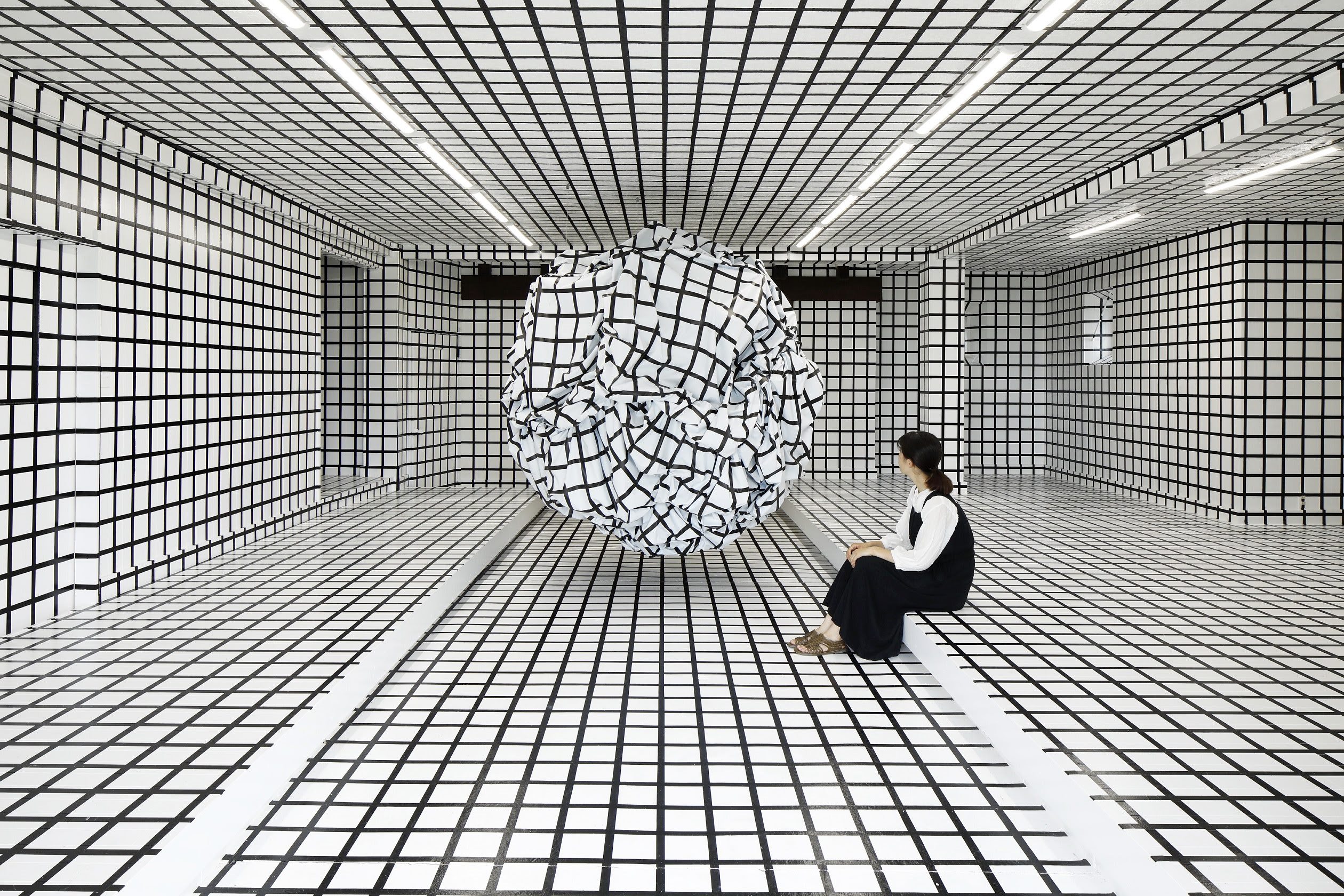 Tentoonstelling over kunstenaar Esther Stocker in het Mondriaanhuis ...