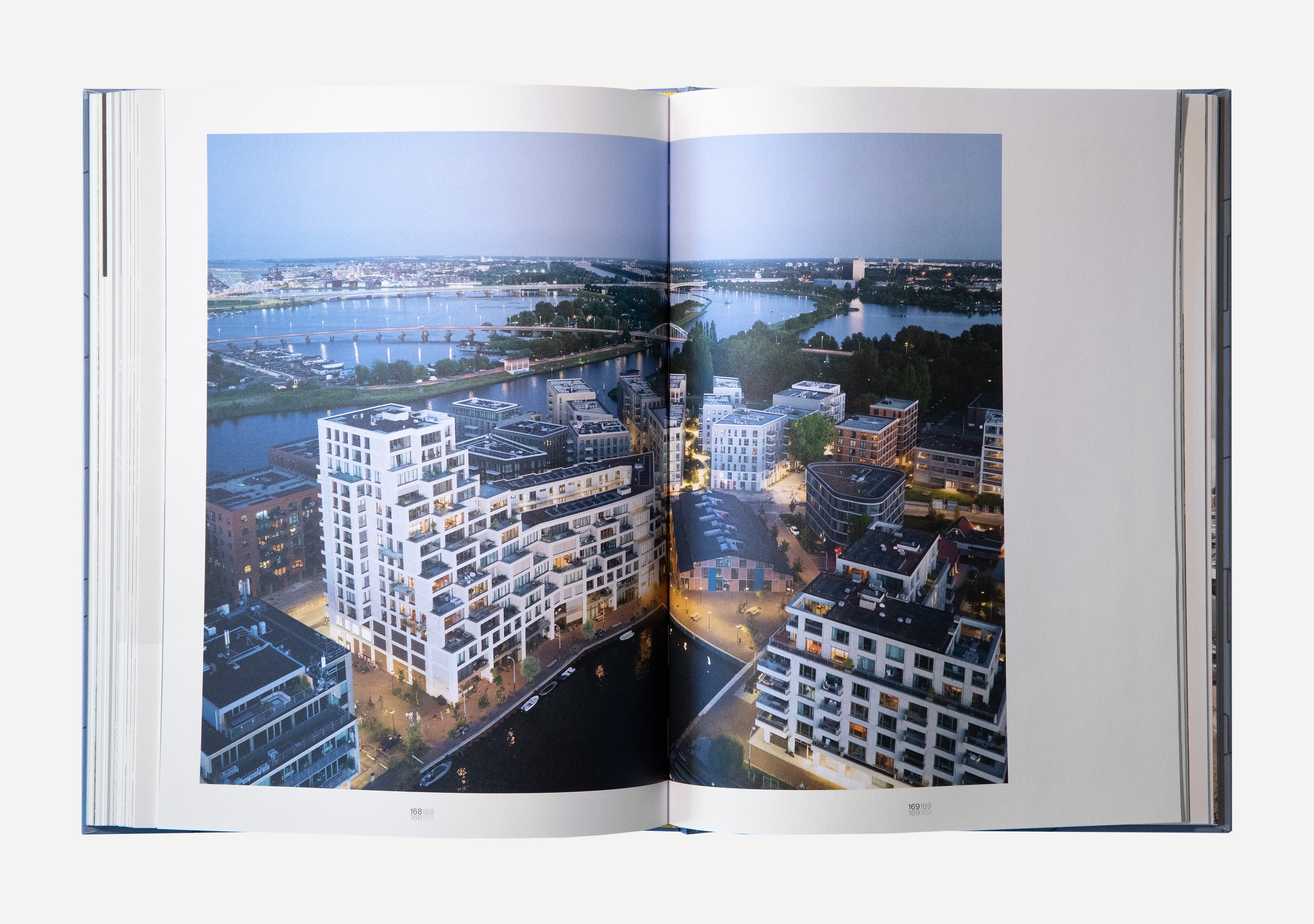 LEVS architecten bundelt projecten op Cruquiuseiland in boek ...