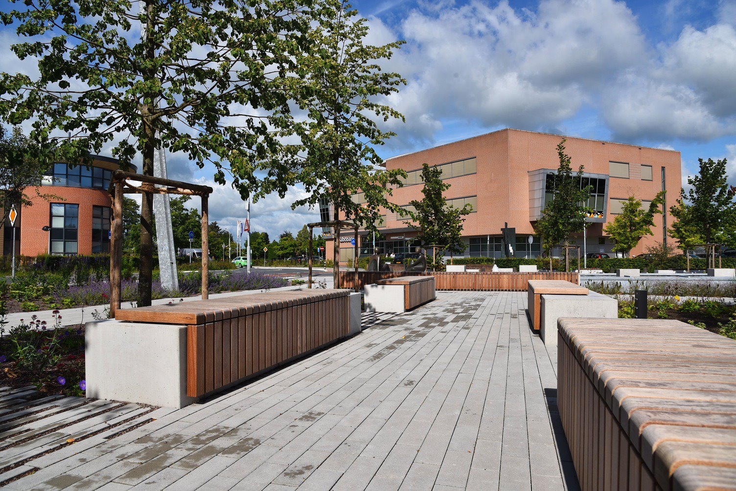 Grijsen Park & Straatdesign | Comfortabele zitplekken en vergroening ...