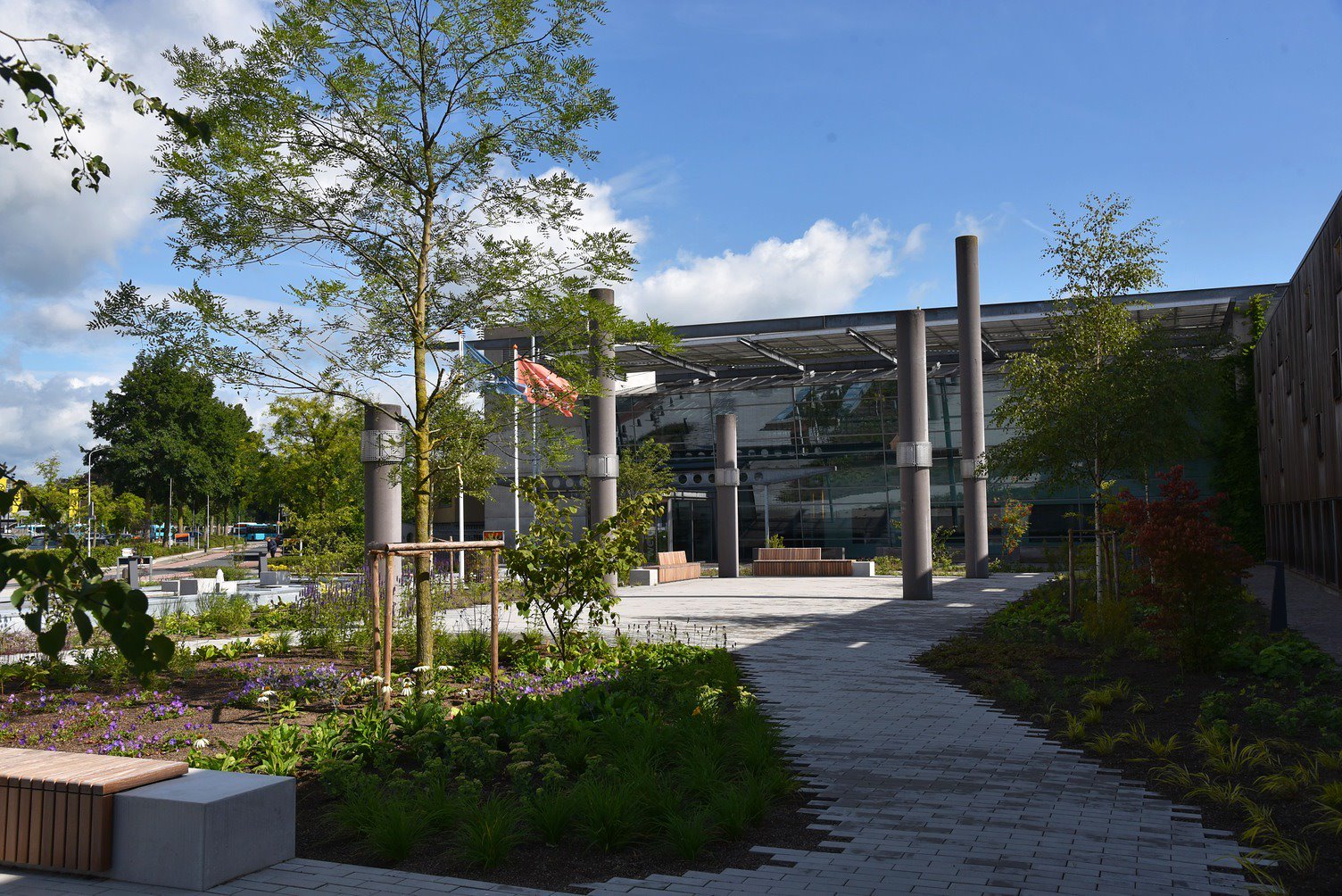 Grijsen Park & Straatdesign | Comfortabele zitplekken en vergroening ...