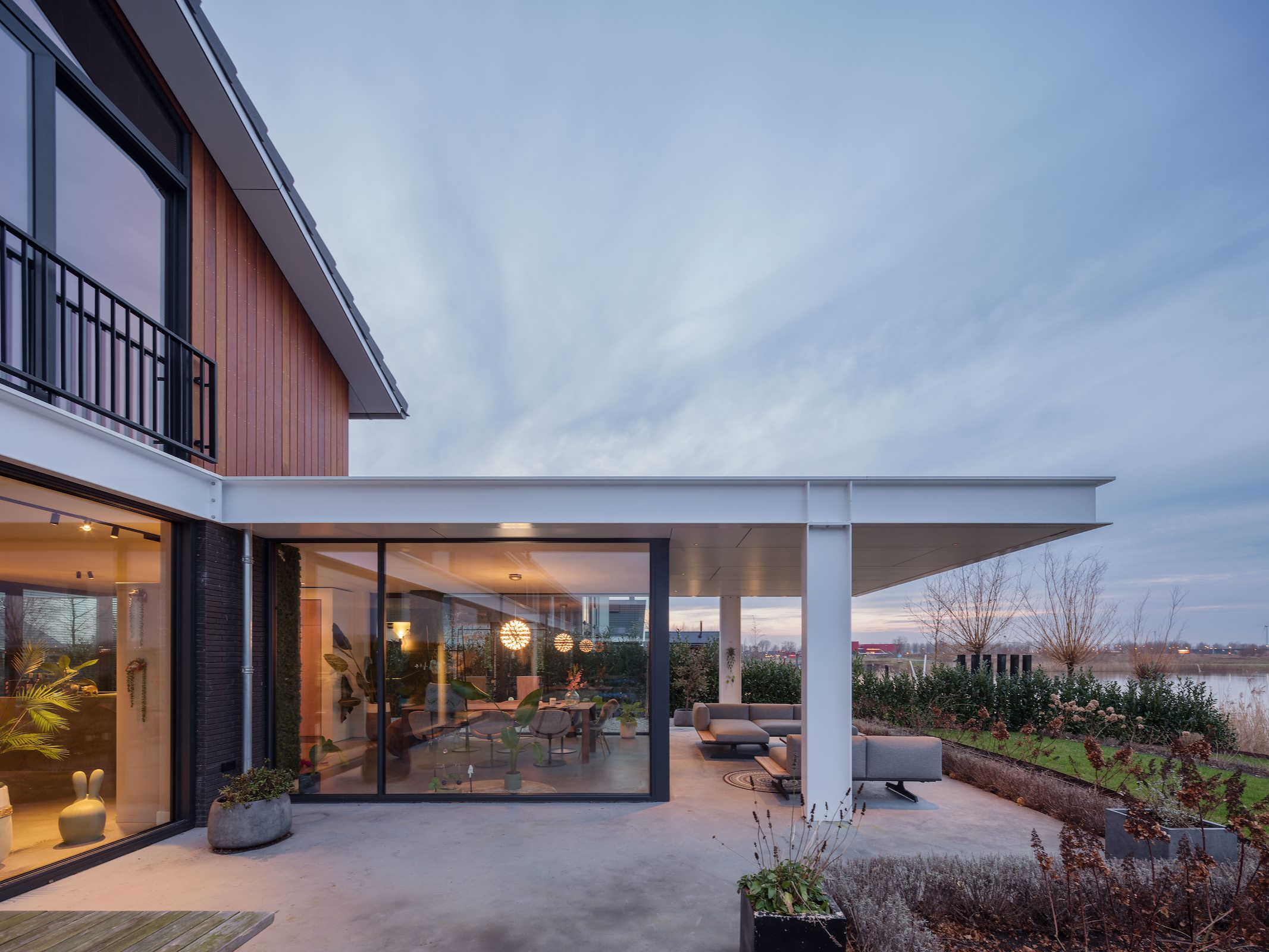 Loko Architecten bv | Villa aan de Lentse plas - architectenweb.nl