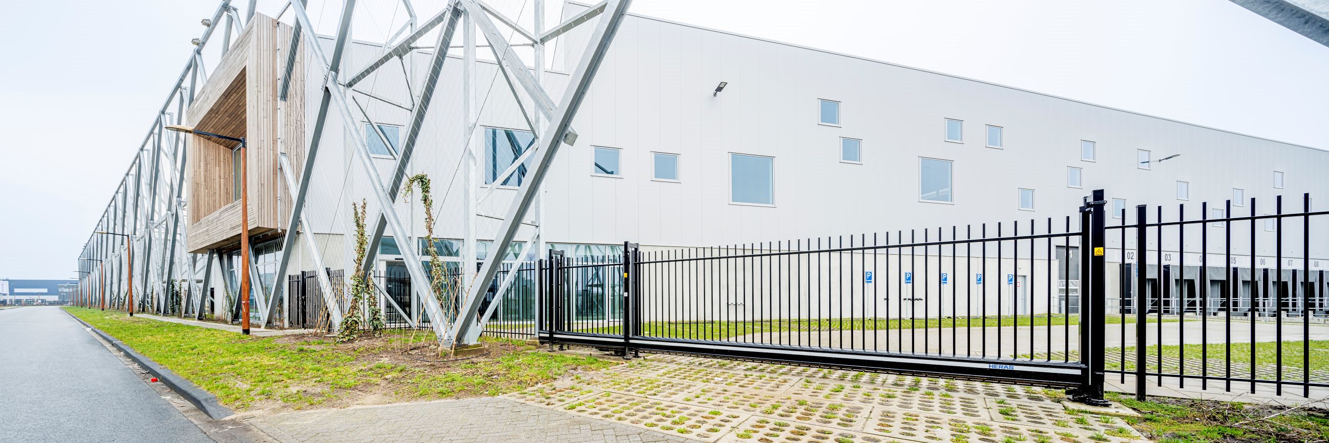 Heras | Distributiehub Ara duurzamer beveiligt met Heras ...