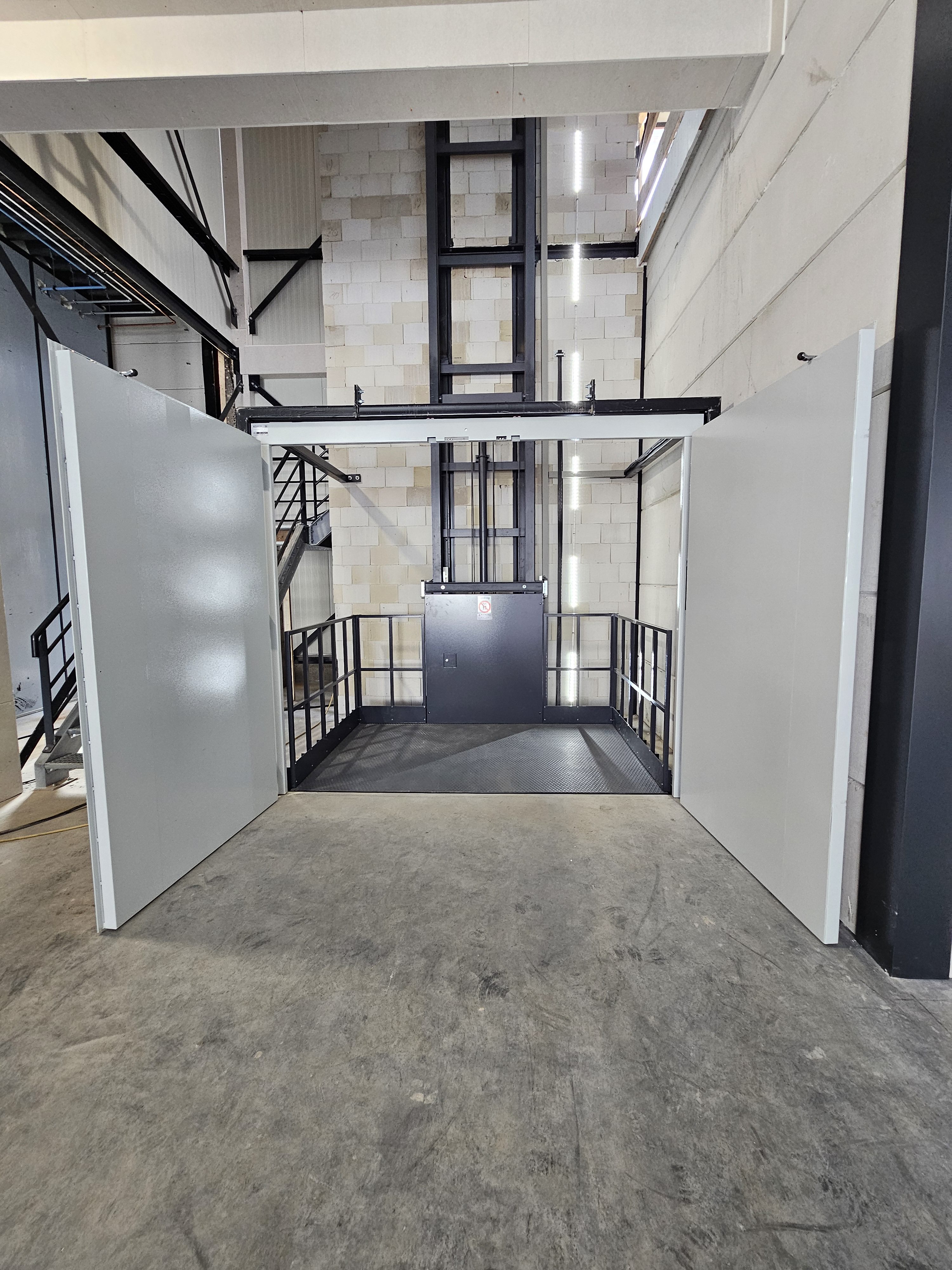 Flexitec | Goederenlift met 2 stopplaatsen - architectenweb.nl