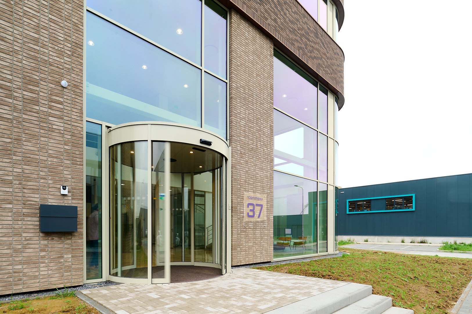 Aliplast Aluminium Systems | Gebogen raam- en vliesgevelsystemen ...