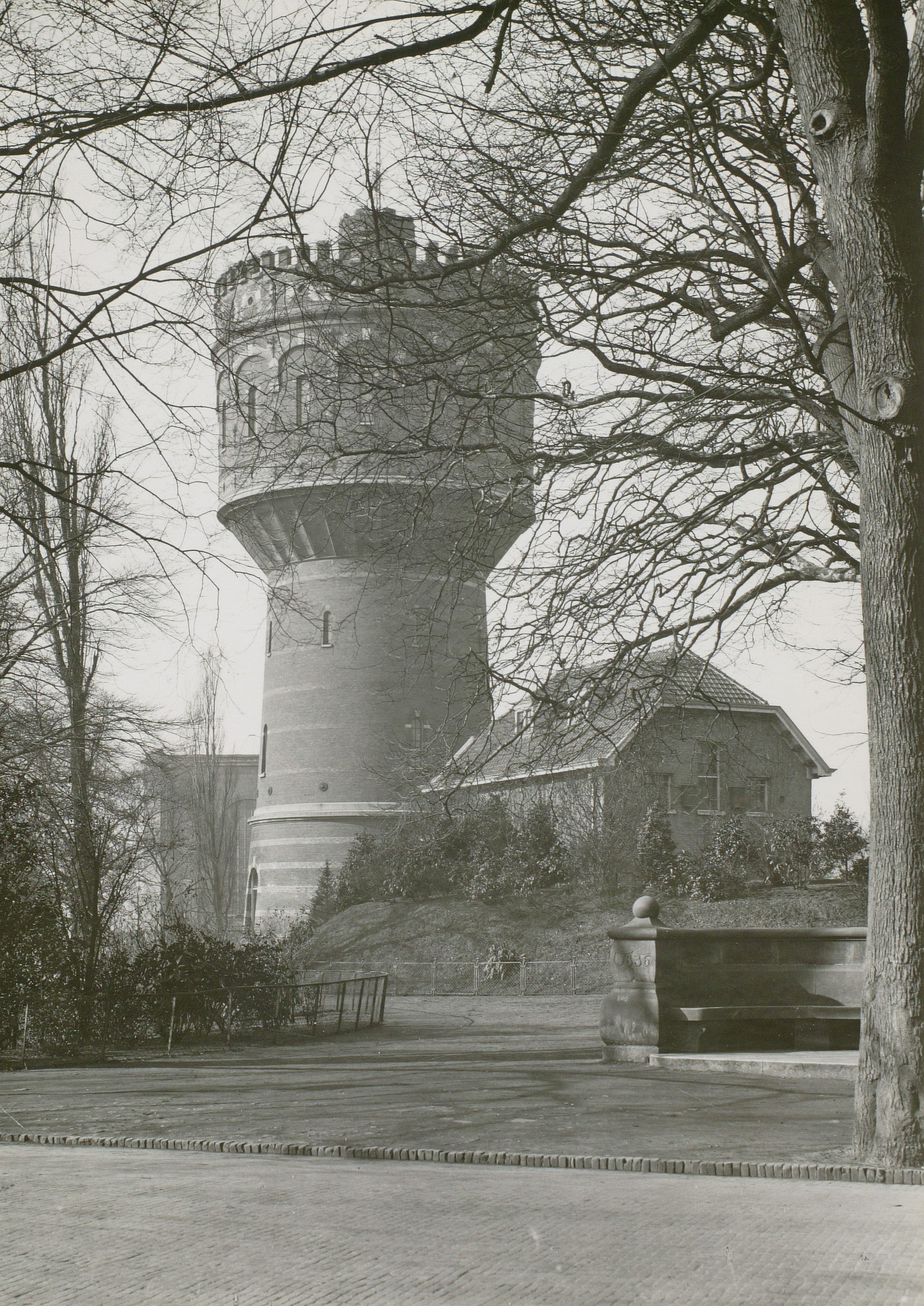 Kunstcentrum ondergebracht in pomphuis en bassin bij Delftse watertoren ...