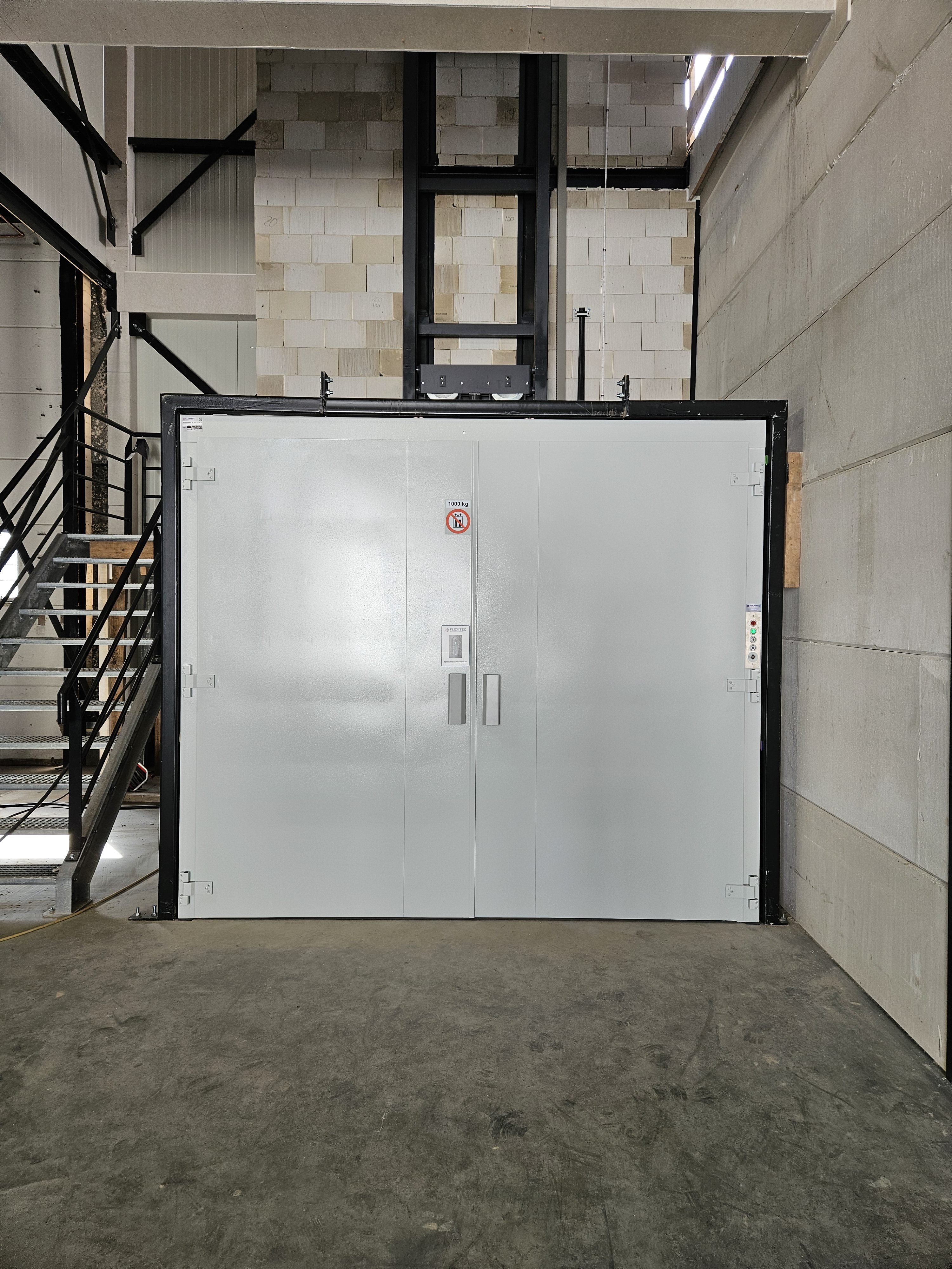 Flexitec | Goederenlift met 2 stopplaatsen - architectenweb.nl