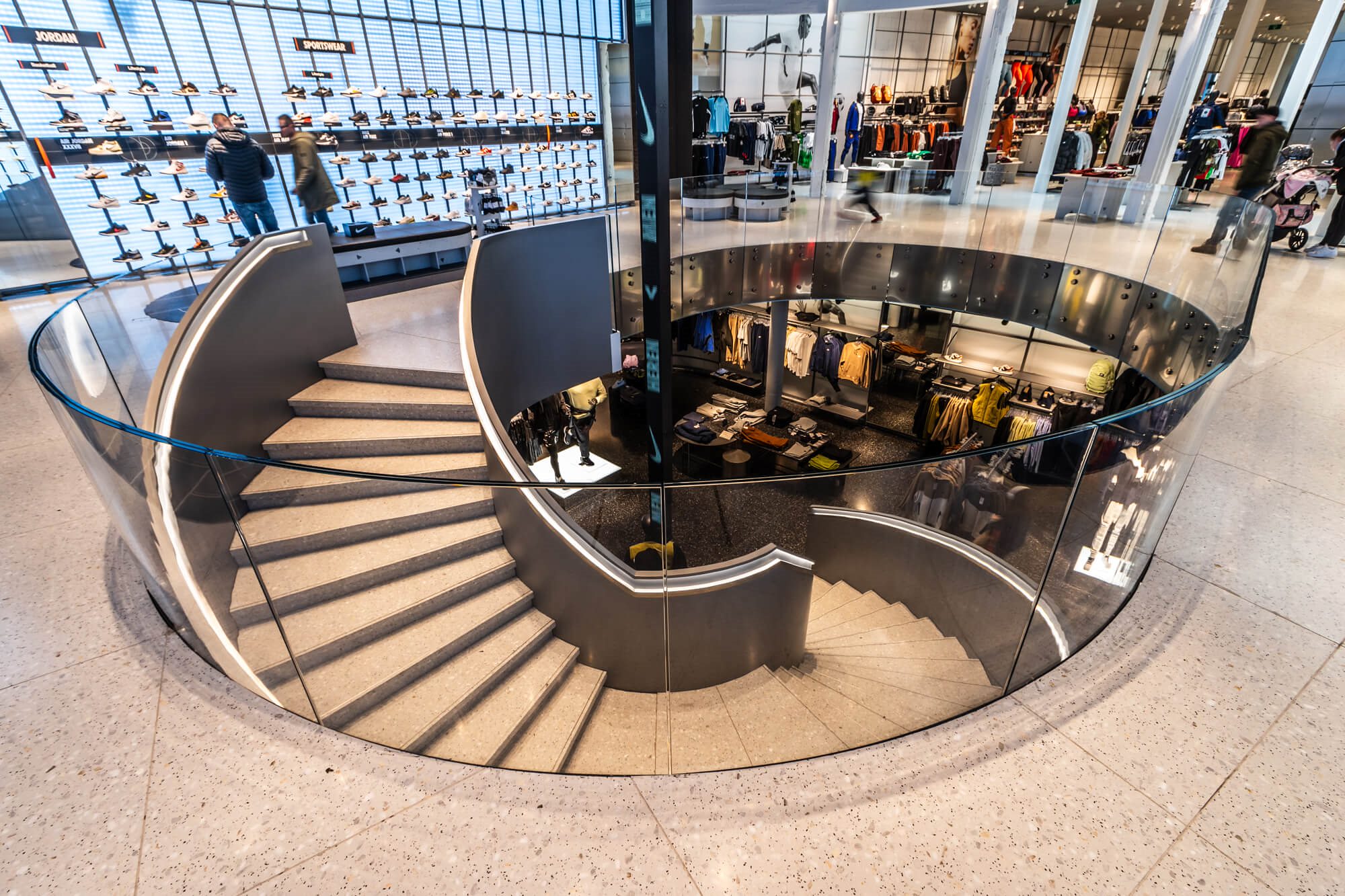 Van Bruchem Staircases | Nike winkel Antwerpen - architectenweb.nl