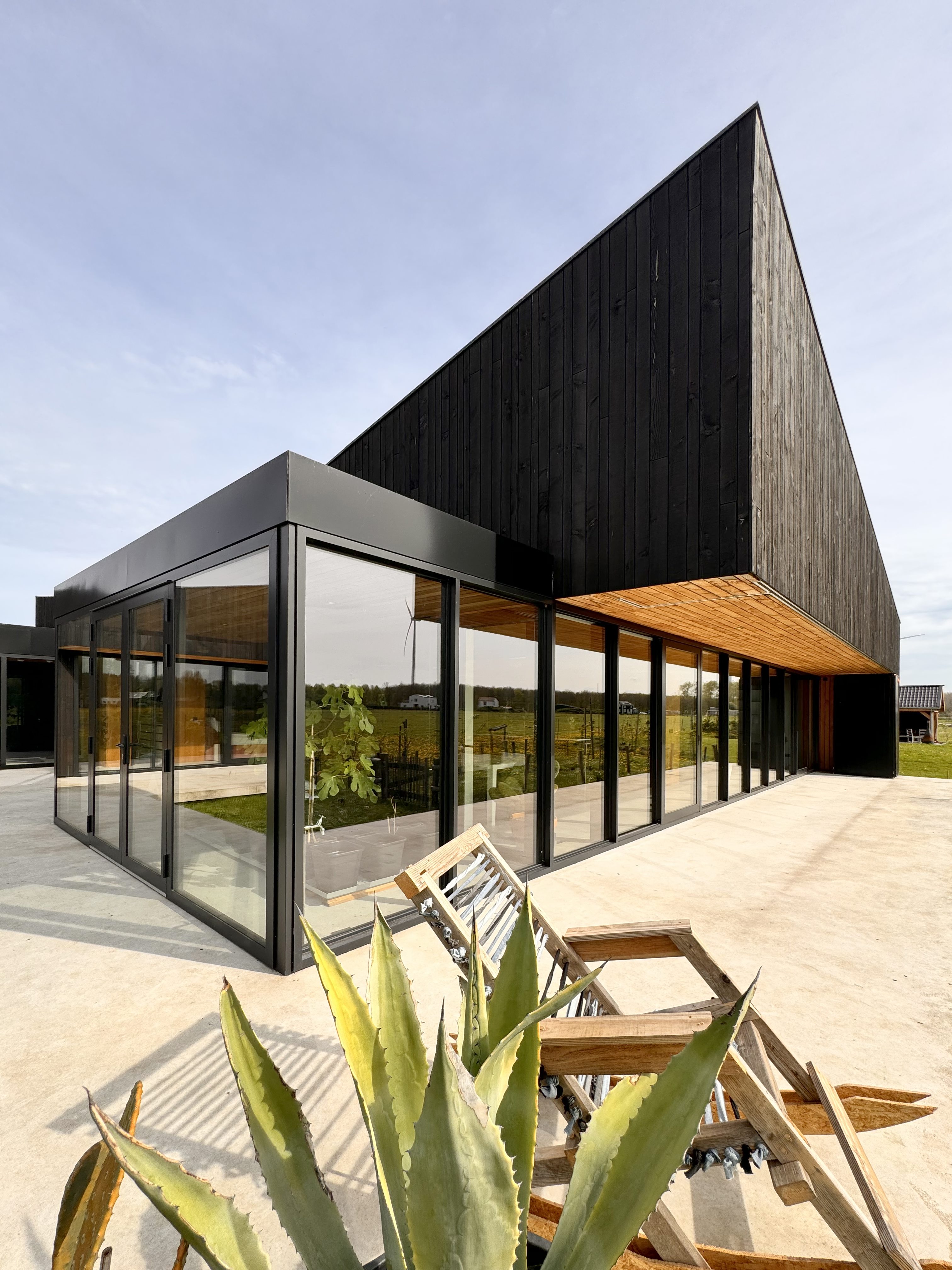 NOAHH presenteert opgeleverde Villa Vaartjes in Almere Oosterwold ...