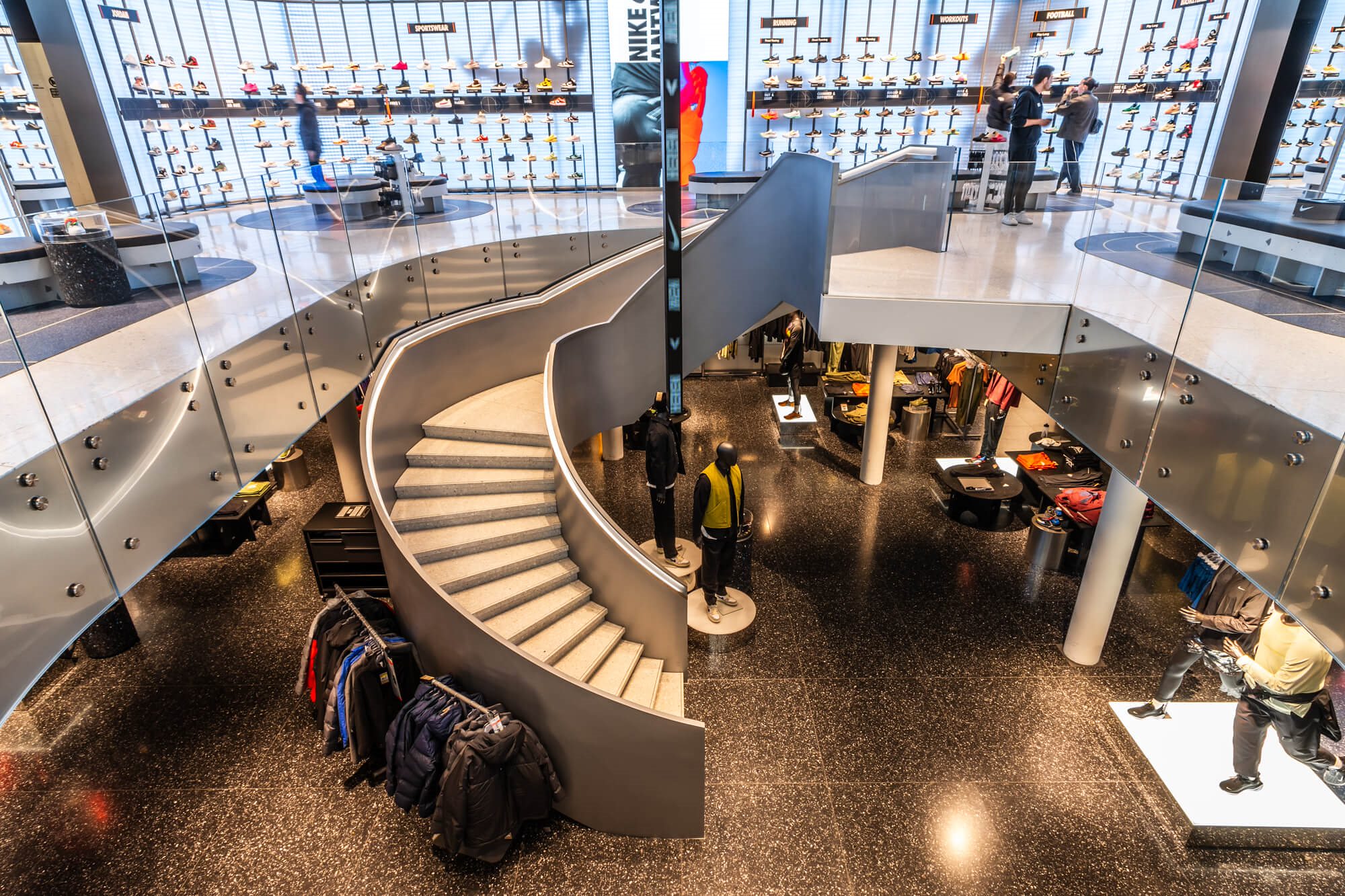 Van Bruchem Staircases | Nike winkel Antwerpen - architectenweb.nl