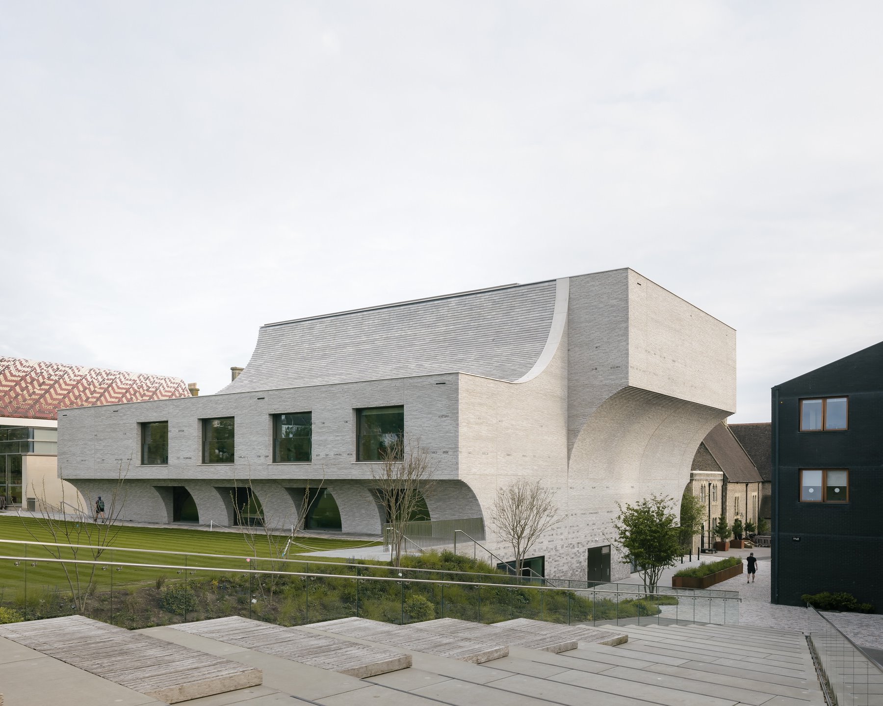 Theatergebouw voor Brighton College naar ontwerp van krft geopend ...