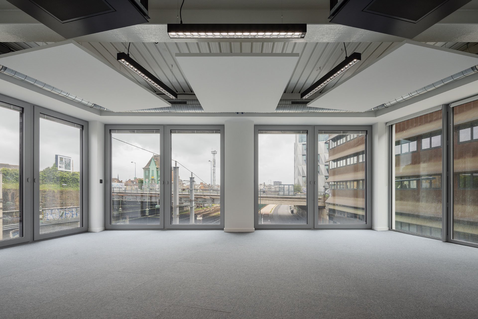 Grootschalig stedelijk ensemble bij station Rennes naar ontwerp van ...