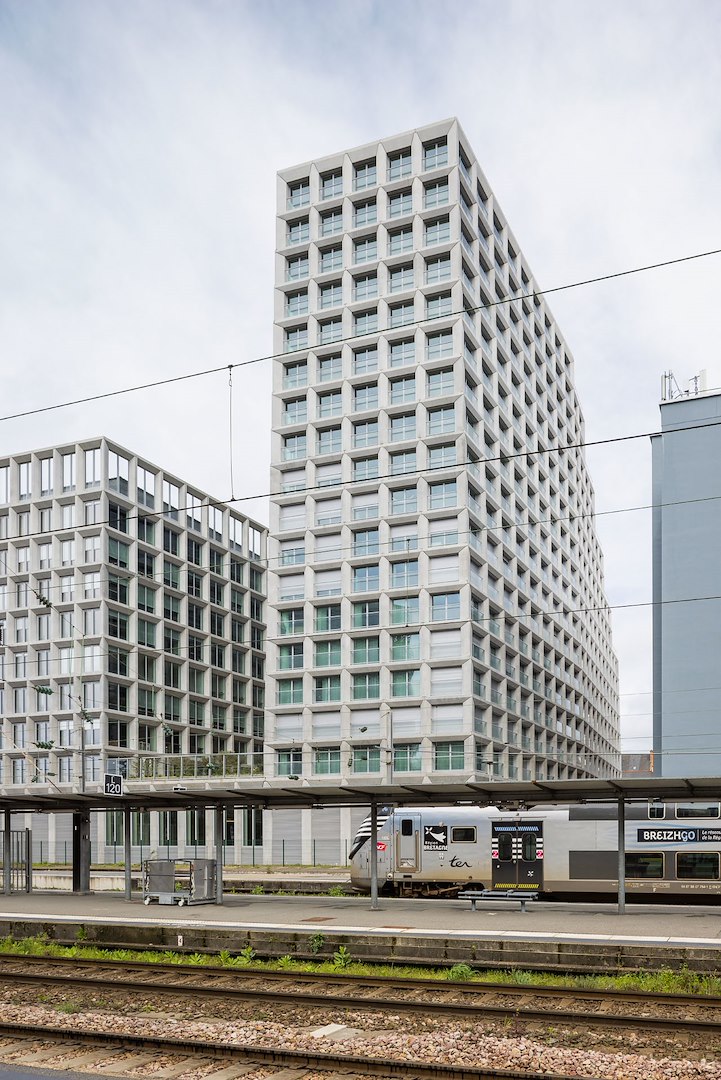 Grootschalig stedelijk ensemble bij station Rennes naar ontwerp van ...